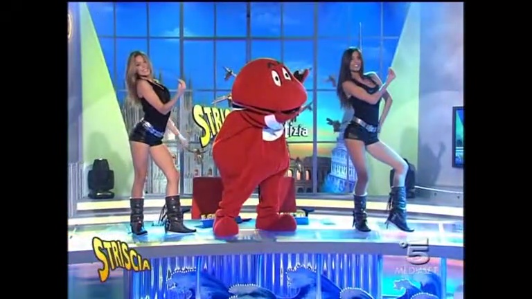 Veleno e veline - Striscia la notizia