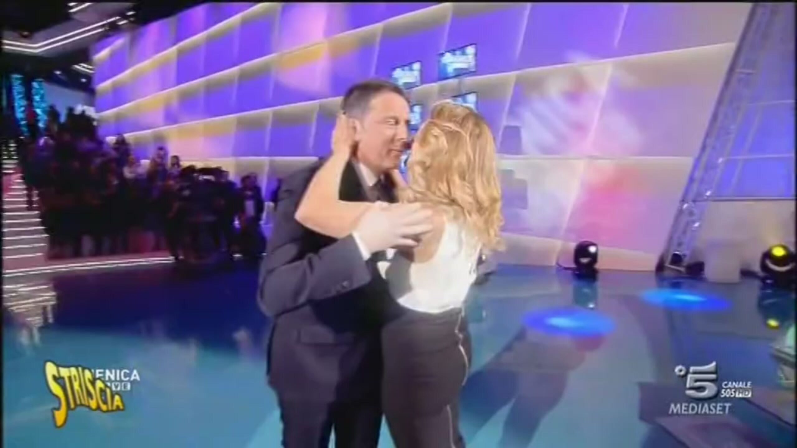 Domenica love story - Striscia la notizia