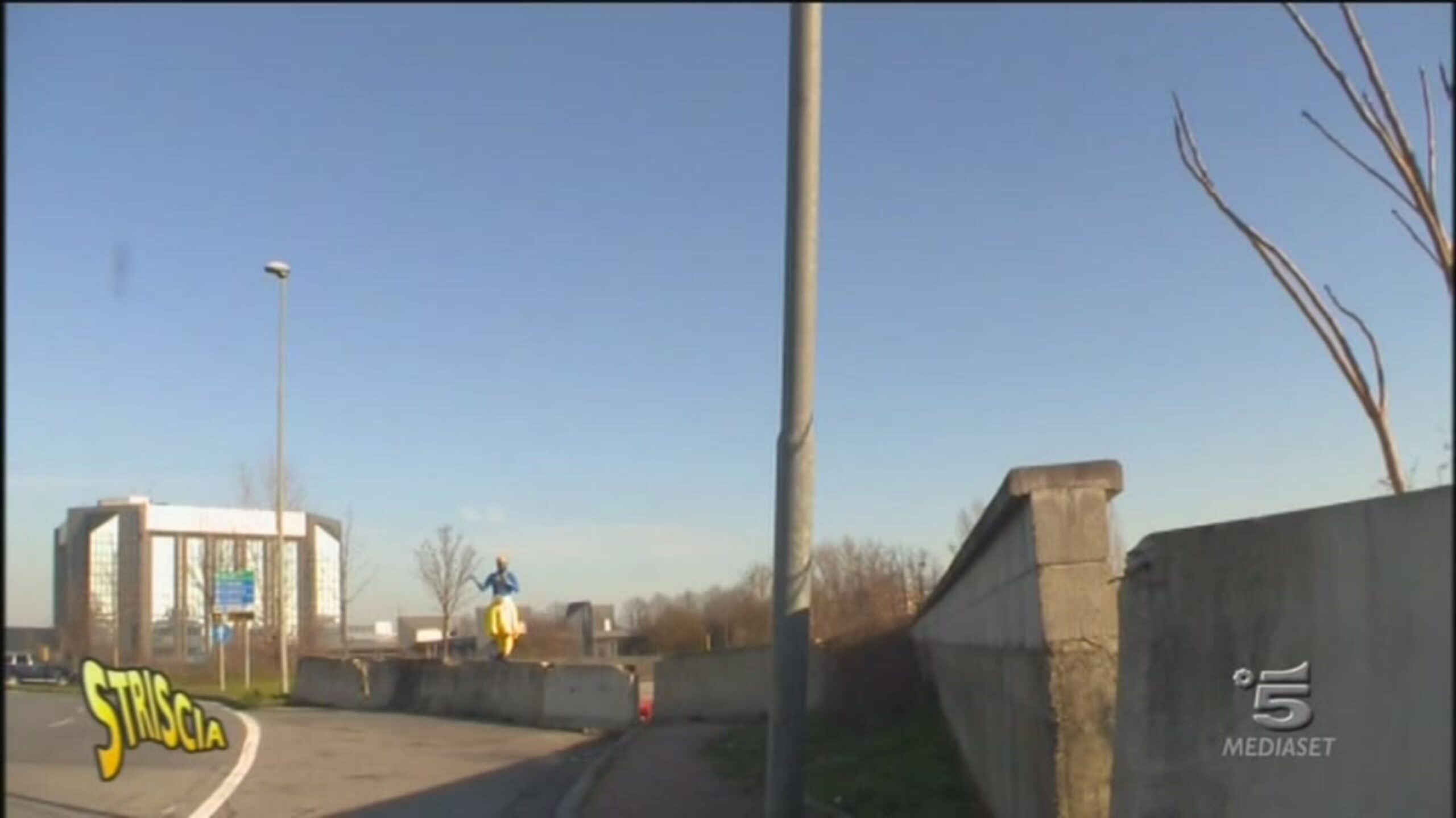 Il ritorno del geniale Monnezza - Striscia la notizia