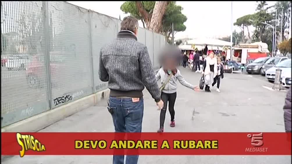 Scippi in metropolitana - Striscia la notizia