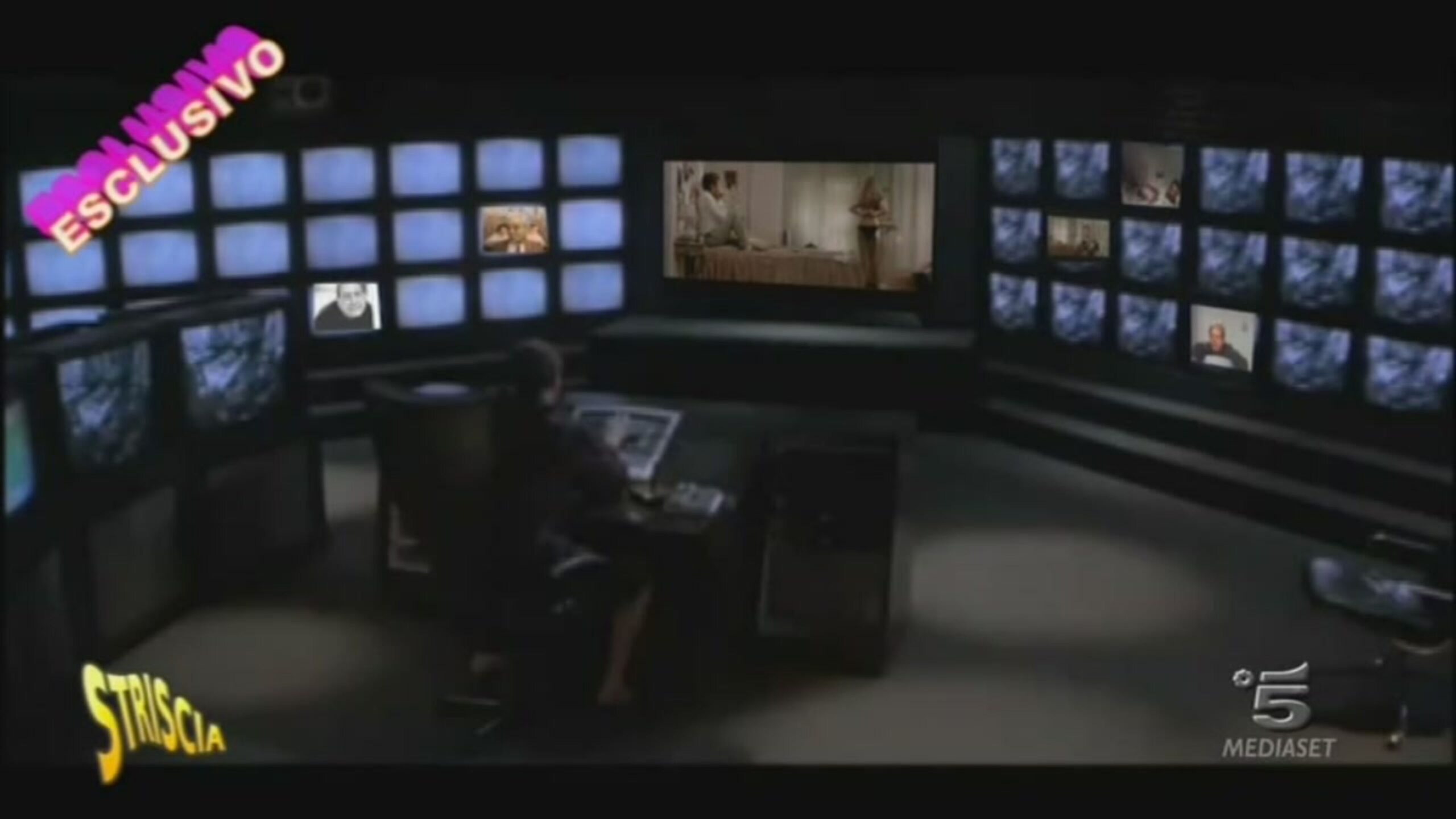 La CIA ci spia - Striscia la notizia