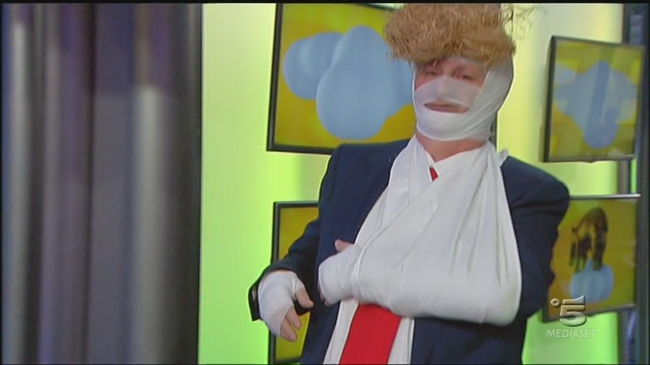 Ezio e l’influencer maximo Enzino - Striscia la notizia