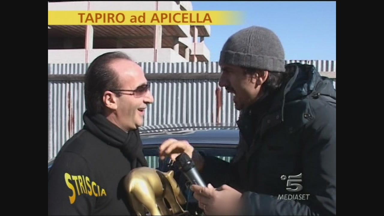 Tapiro ad Apicella - Striscia la notizia