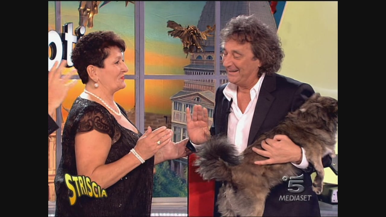 Una corteggiatrice per Enzino - Striscia la notizia