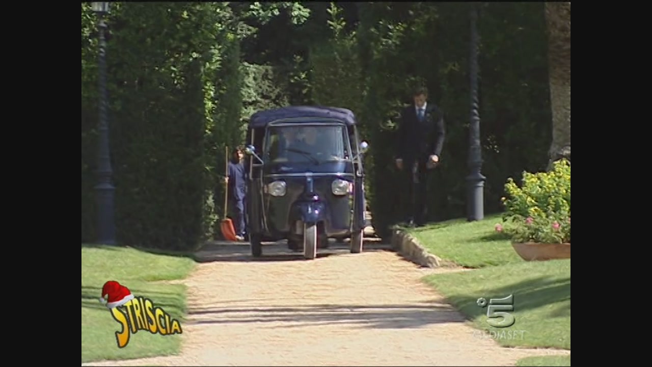 L’ape blu - Striscia la notizia