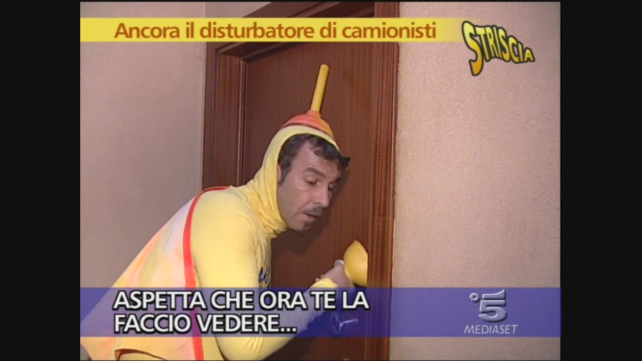Il disturbatore di camionisti - Striscia la notizia