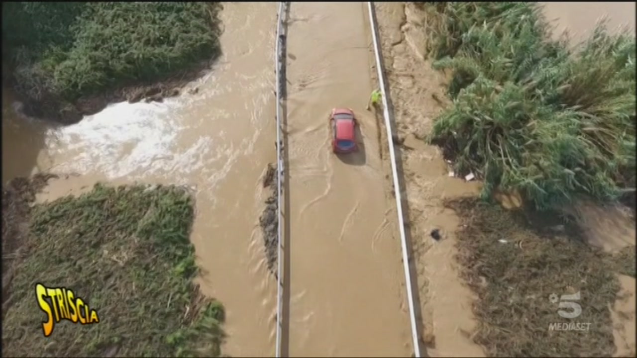 Allarme fiumi in Calabria - Striscia la notizia