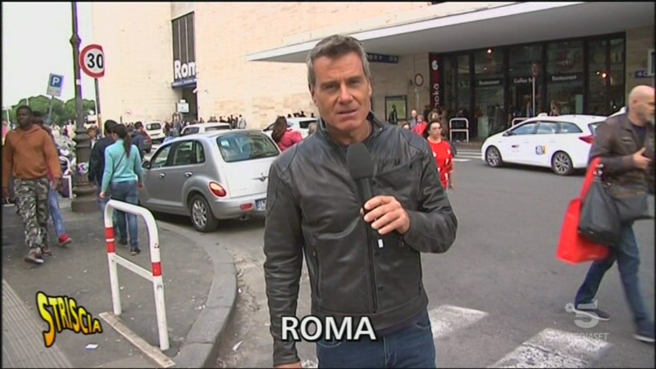 Jimmy Ghione e le sim “facili” - Striscia la notizia
