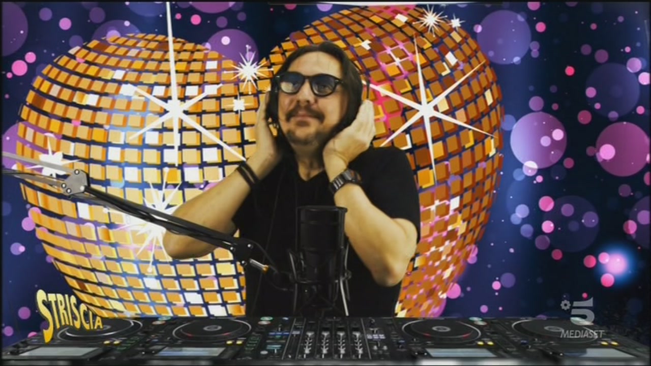 Fake parade - Striscia la notizia