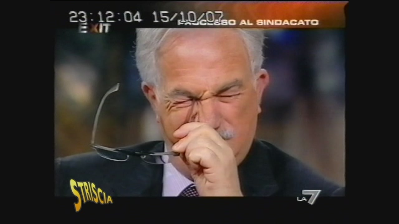 La stanghetta degli occhiali - Striscia la notizia