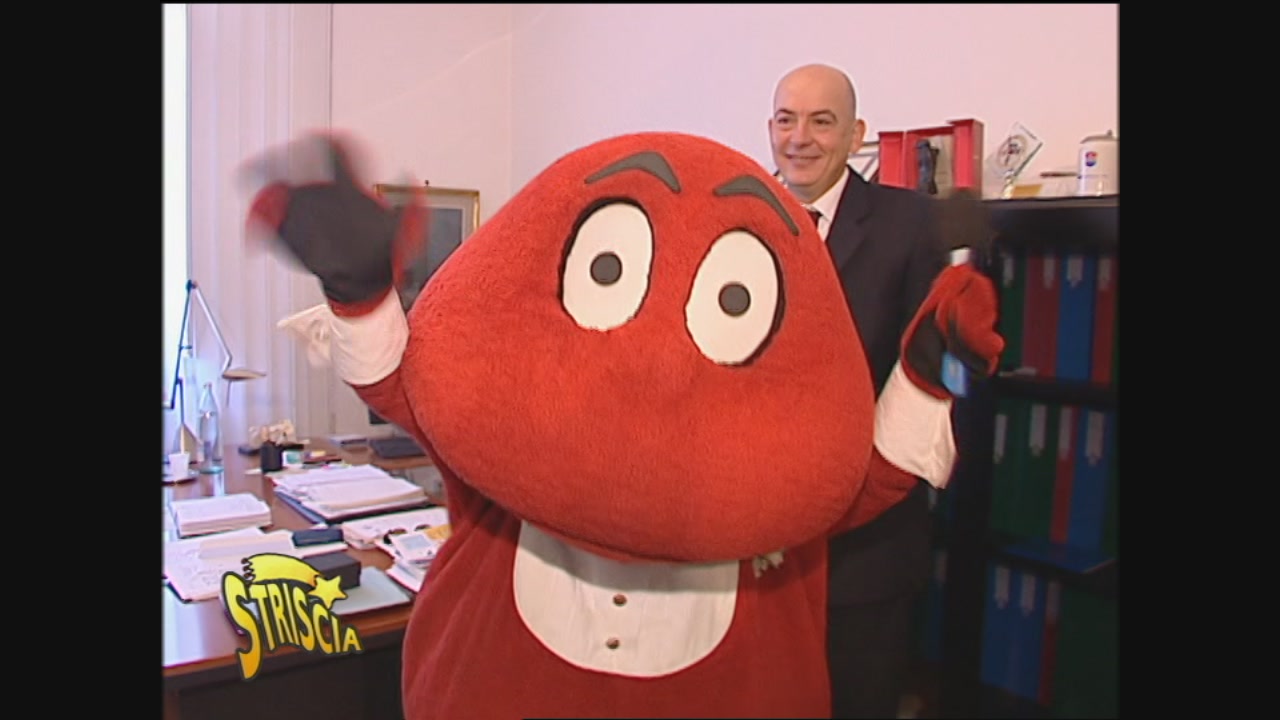 Il Gabibbo e il cavalcavia - Striscia la notizia