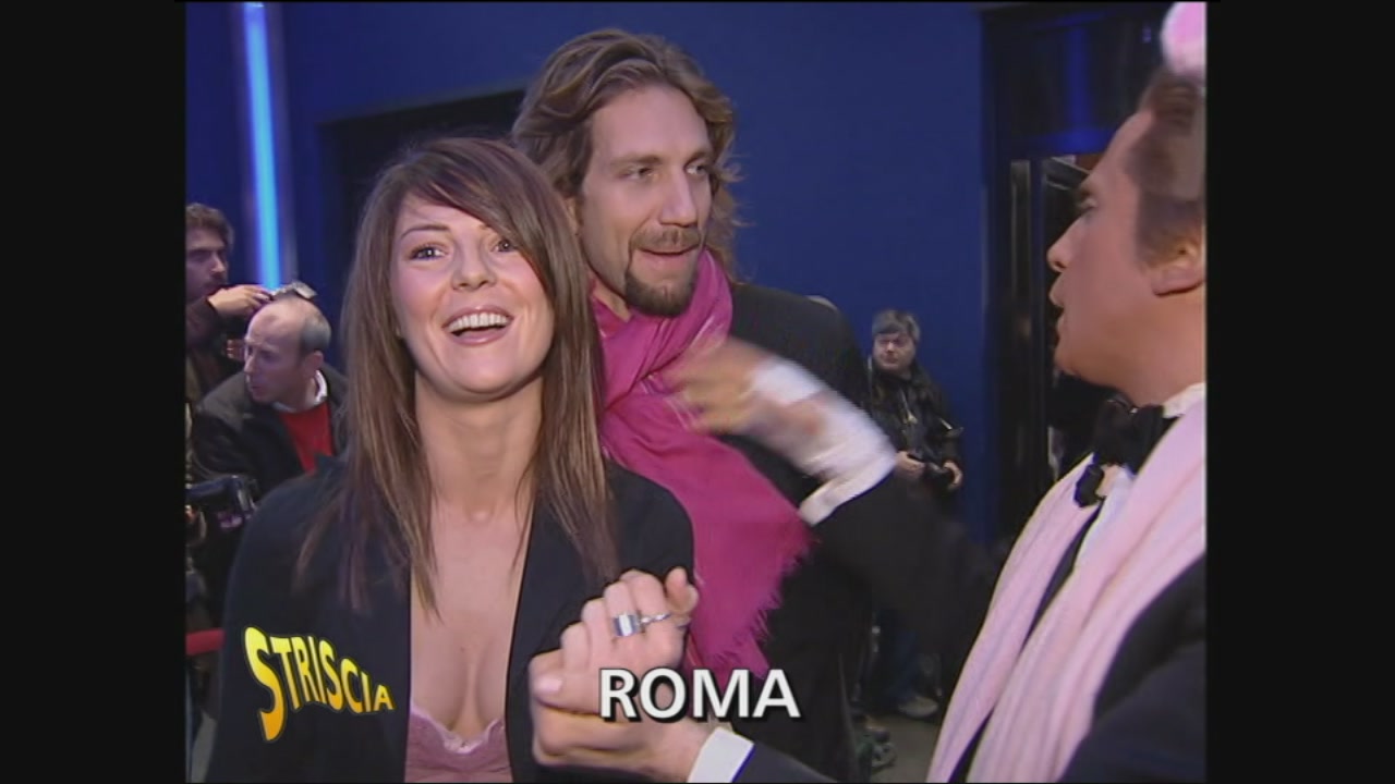 Valentino alla prima del film - Striscia la notizia