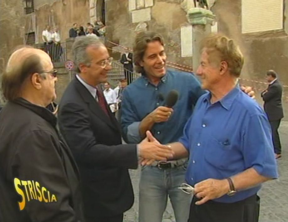 Jimmy Ghione con due personaggi dimenticati - Striscia la notizia