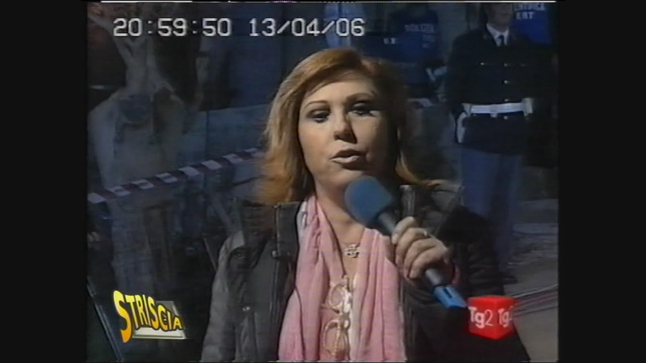 Anna La Rosa tocca tutto - Striscia la notizia