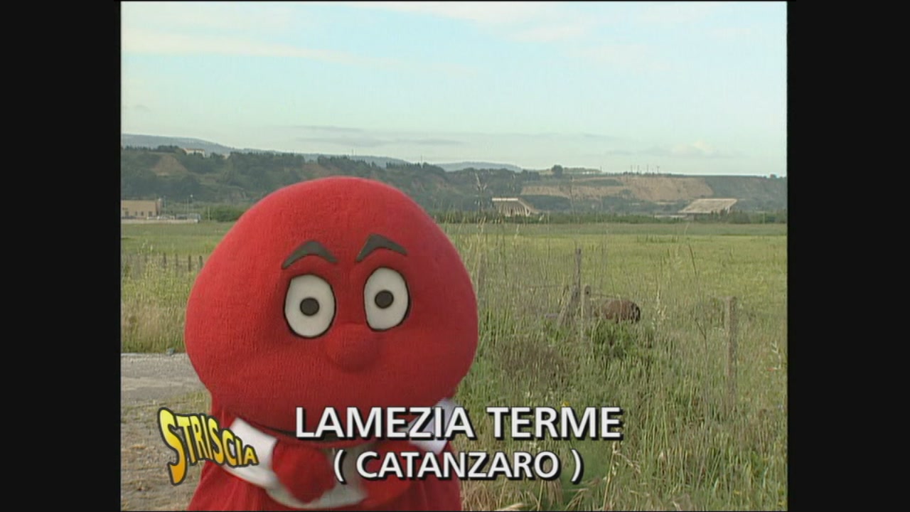 Il Gabibbo allo stadio - Striscia la notizia