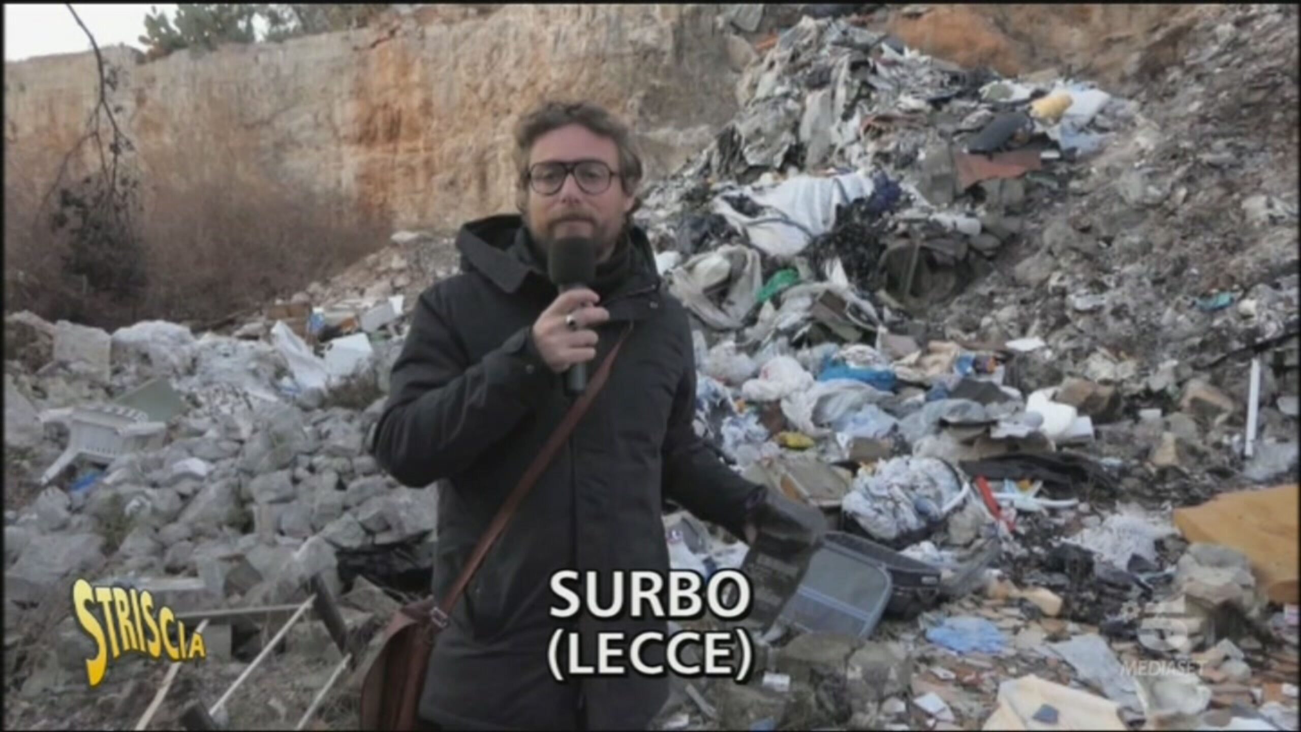 La cava abbandonata di Surbo - Striscia la notizia