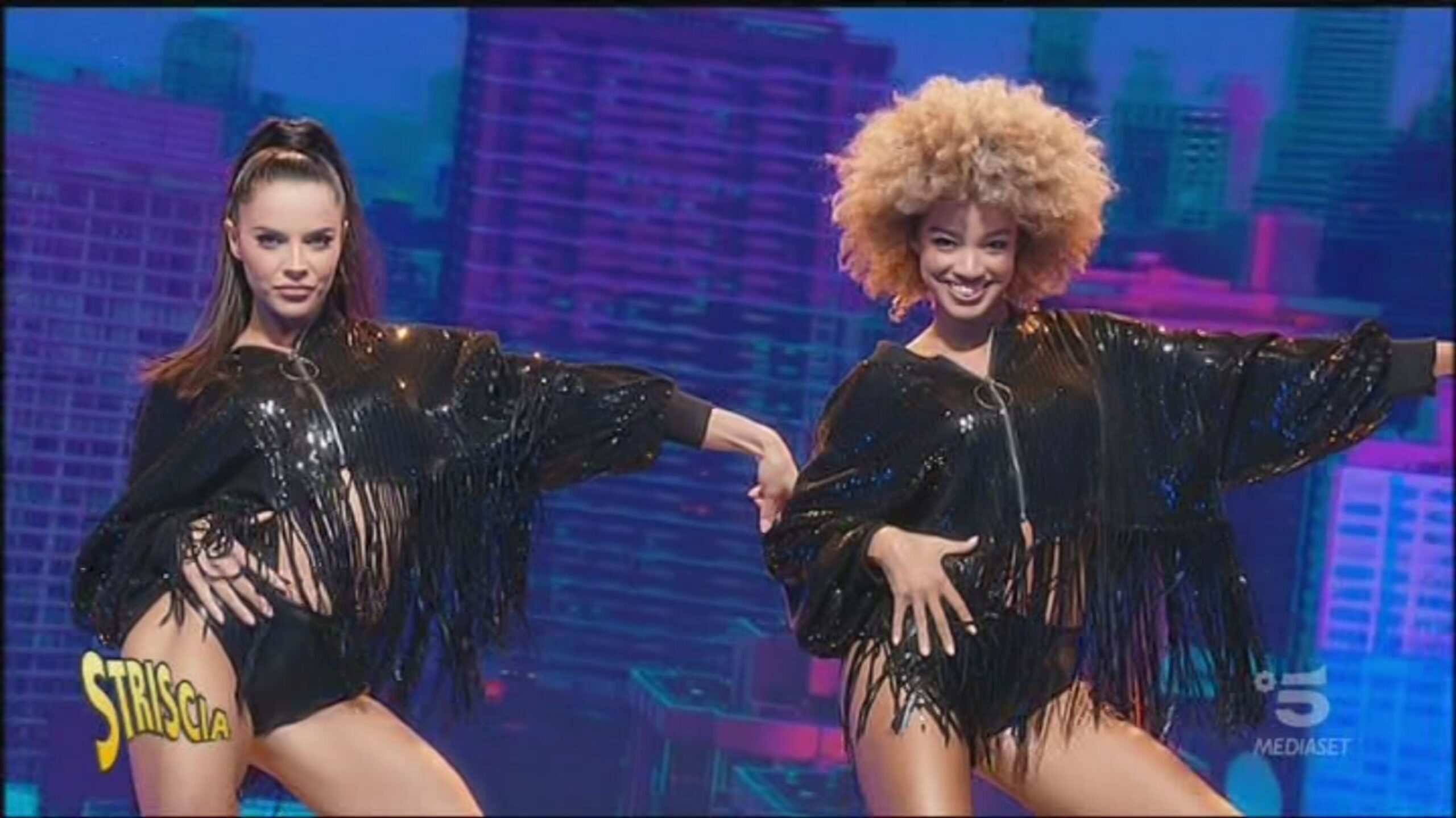 Il primo esplosivo stacchetto della 33esima edizione di Striscia ...