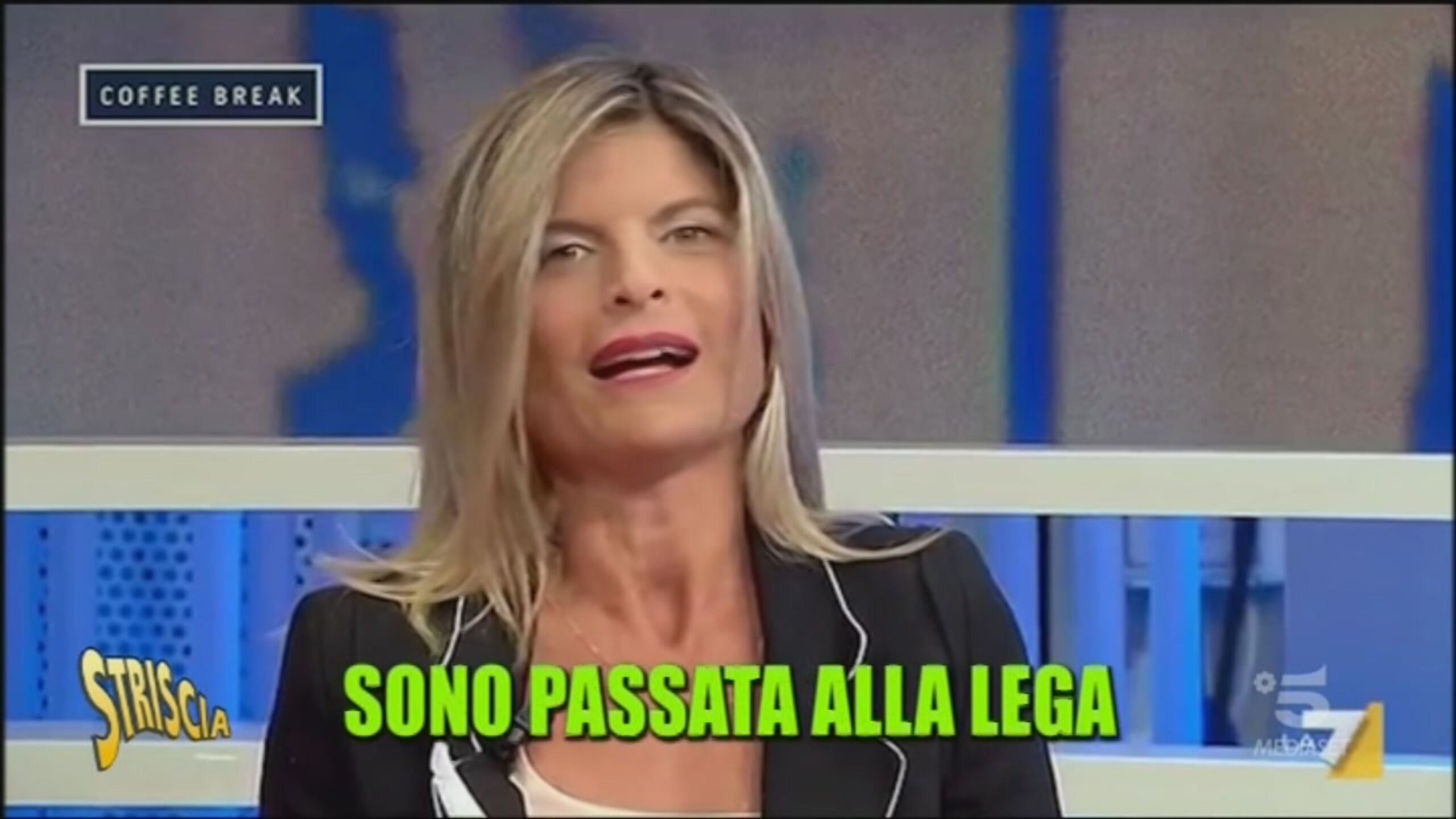Laura Ravetto e le dimissioni da Forza Italia, la canzone - Striscia la ...