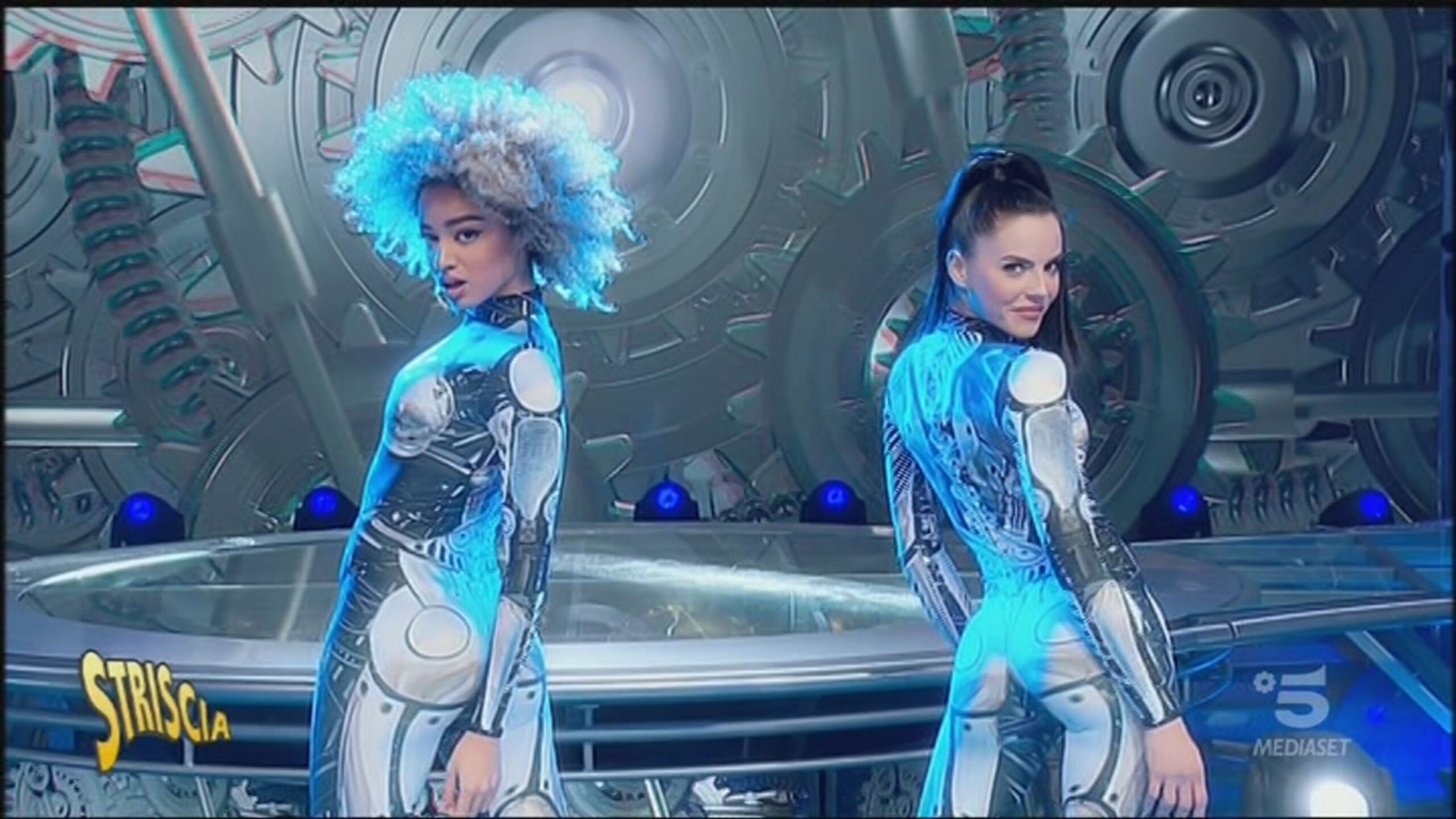 Uno stacchetto dell’altro mondo - Striscia la notizia