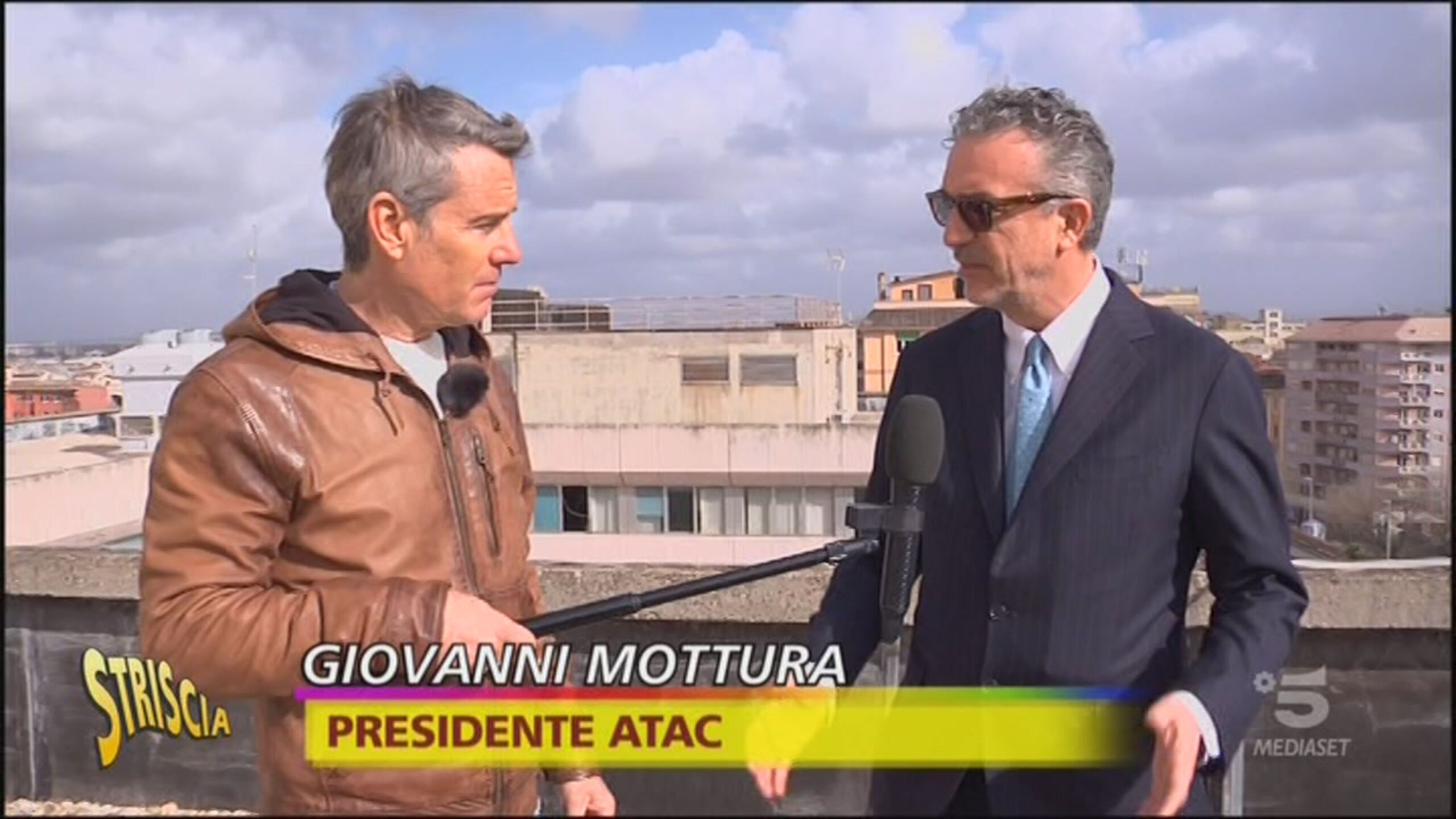 Metro Pigneto a Roma, passaggio libero senza controlli - Striscia la ...