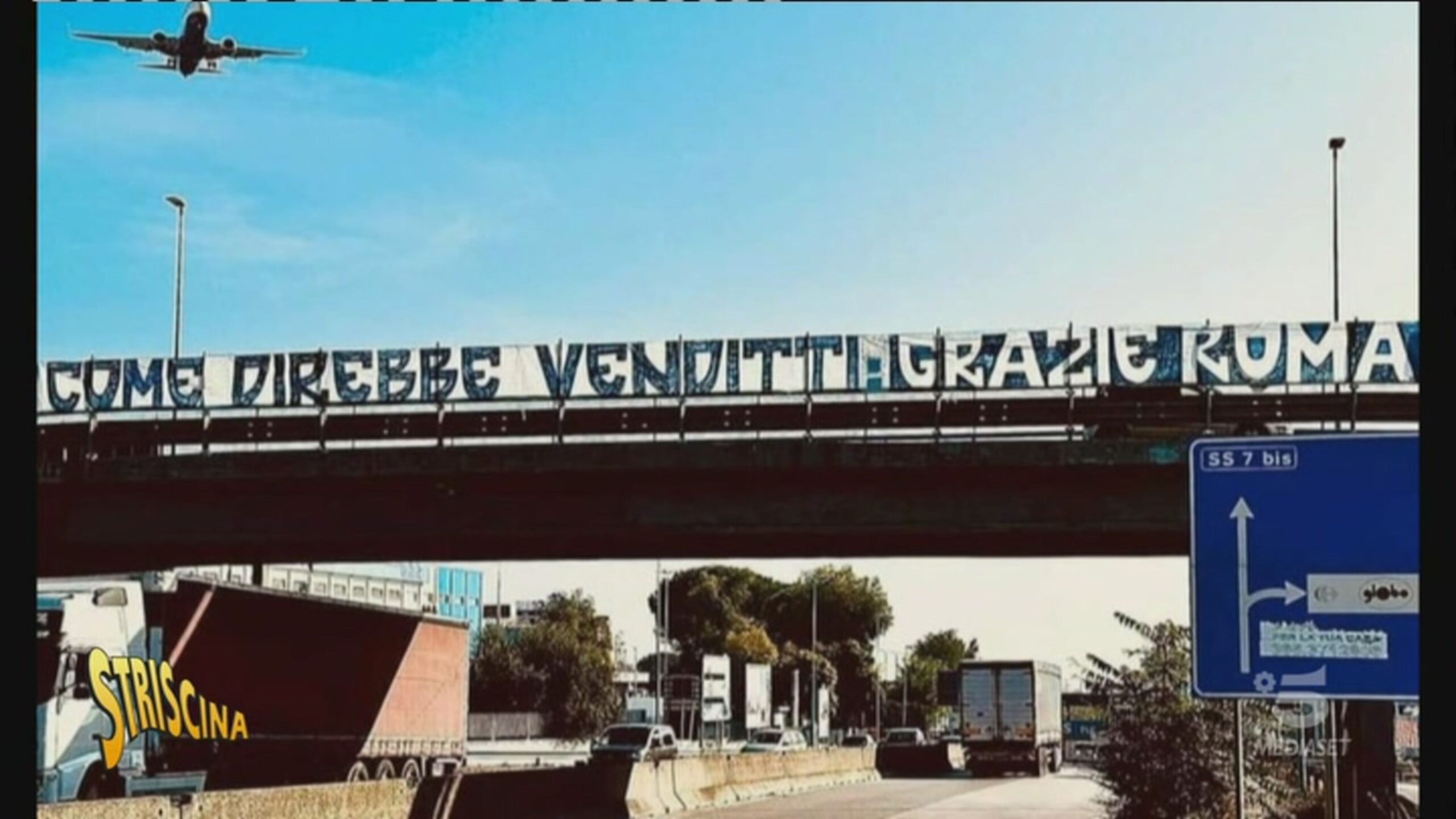 Napoli-Roma, lo striscione dei partenopei e altri momenti da ridere ...