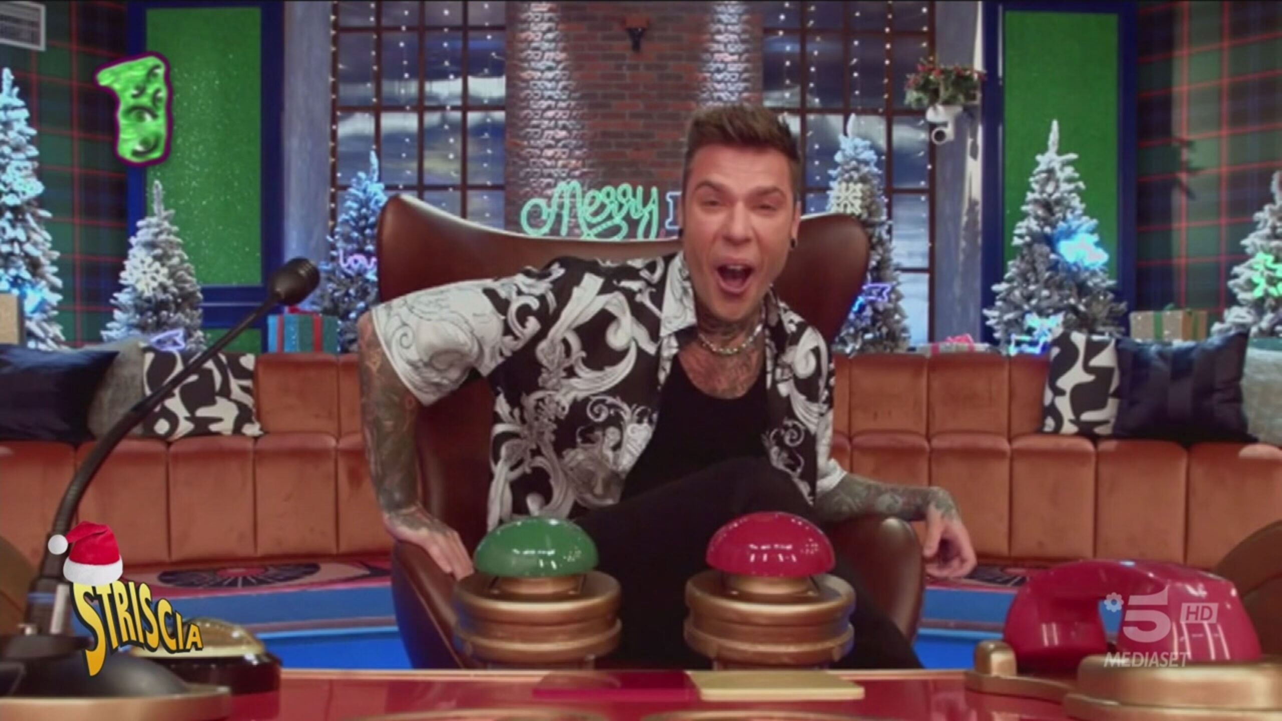 LOL Christmas Special, è subito Nuovi Mostri - Striscia la notizia