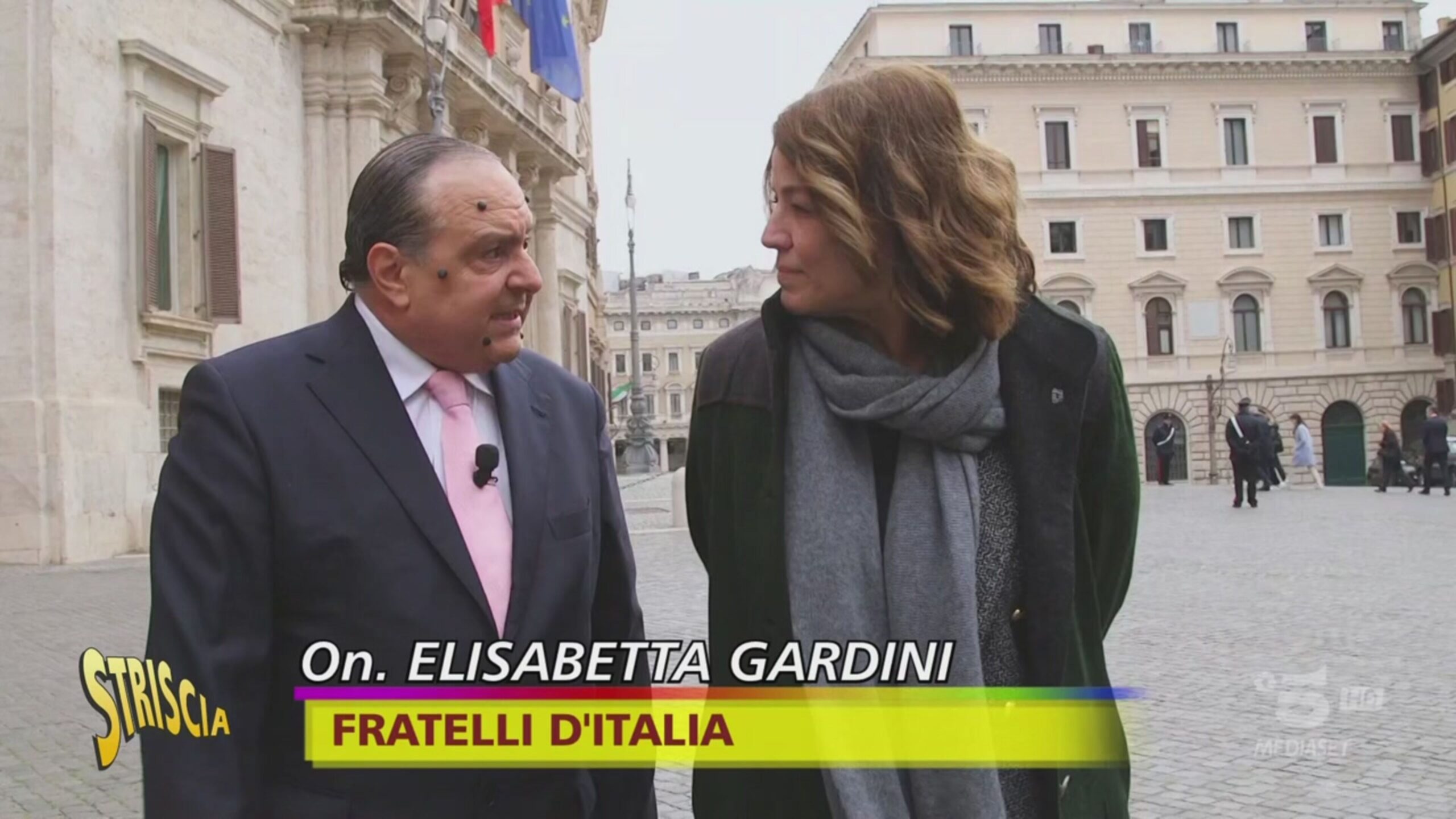 Il Vespone e l’incontro con Elisabetta Gardini - Striscia la notizia