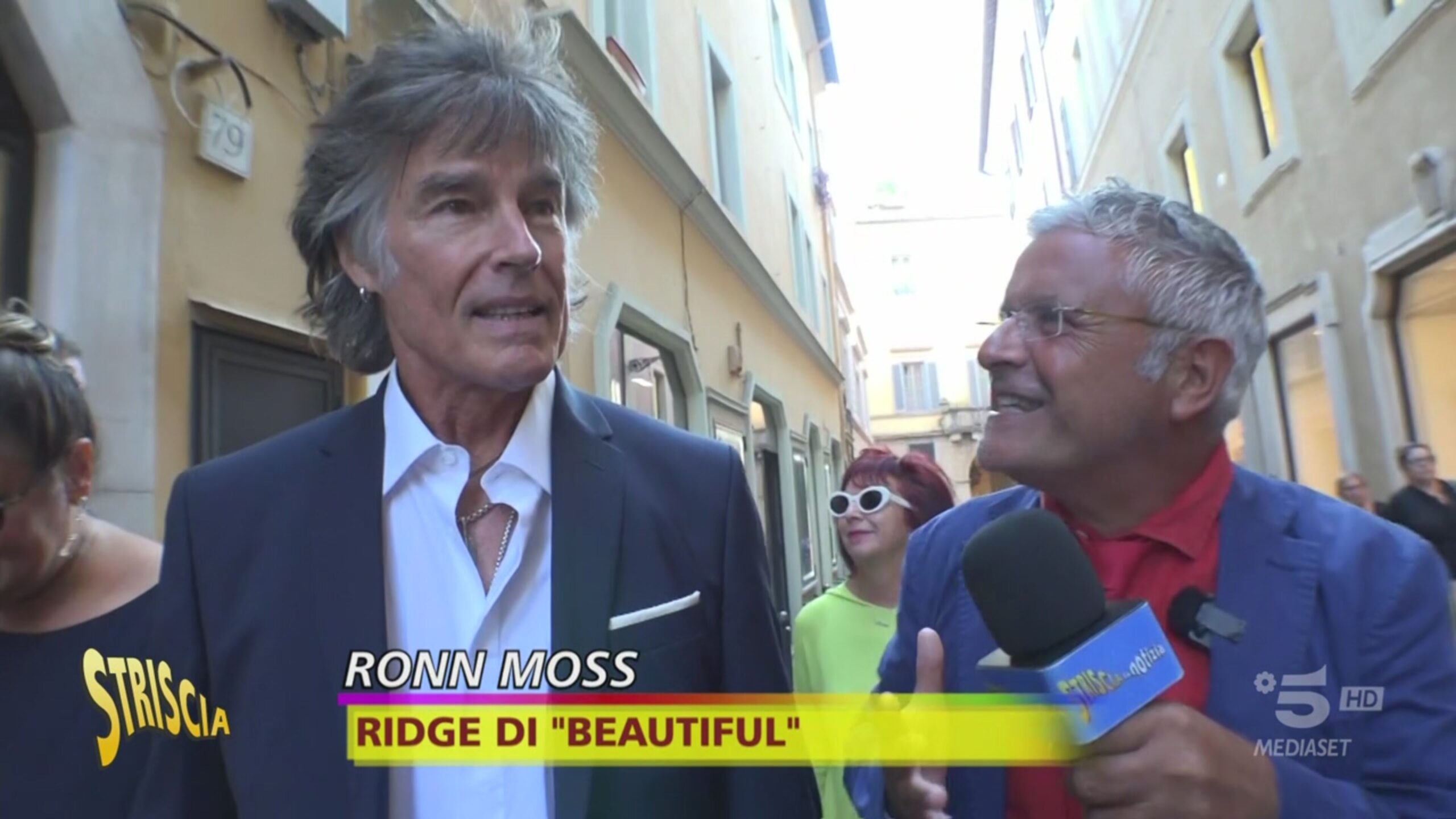 Enrico Lucci dice grazie all’America (e pure a Beautiful) - Striscia la ...
