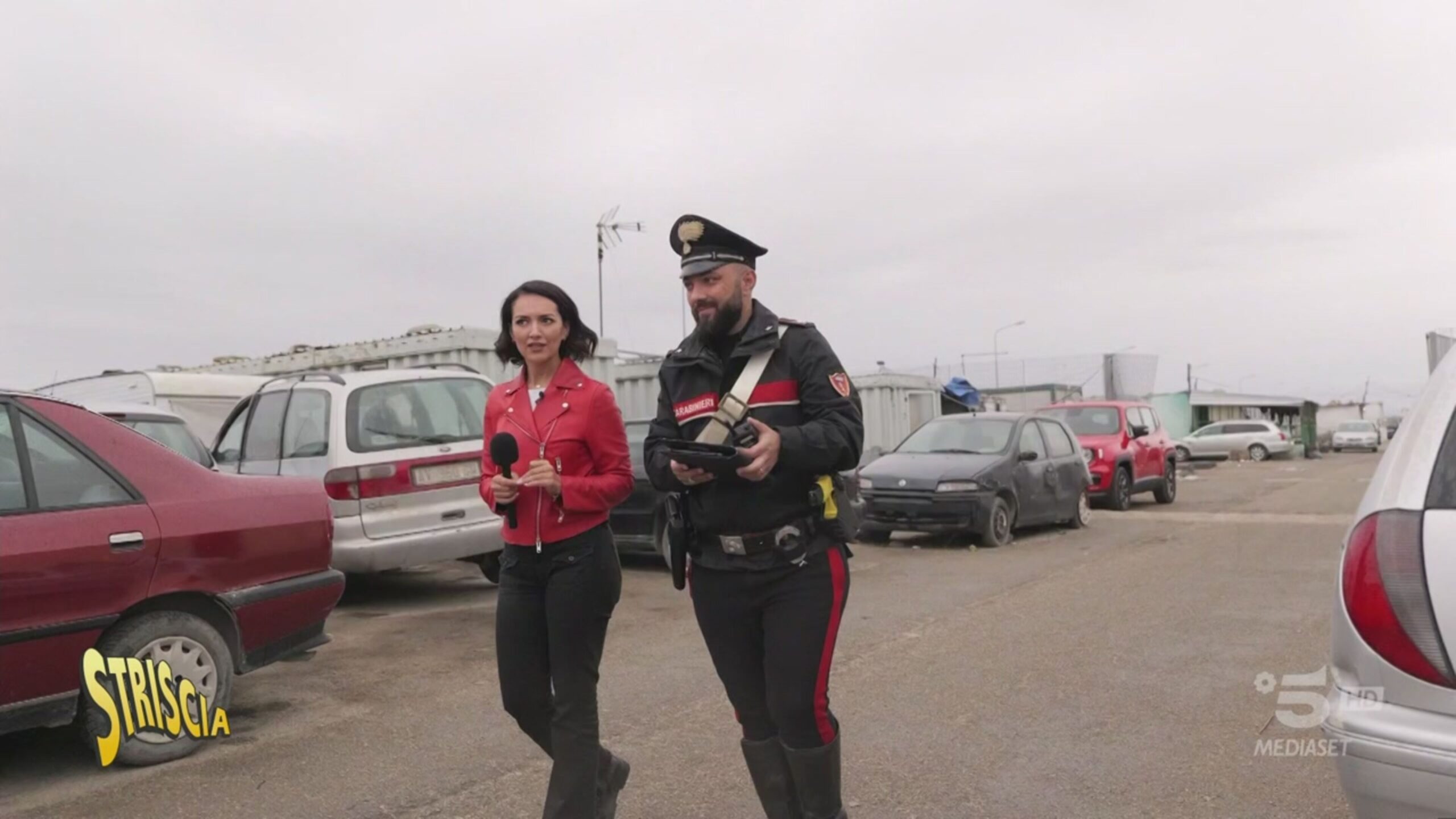 Rajae Bezzaz e le targhe rubate di Borgo Mezzanone - Striscia la notizia