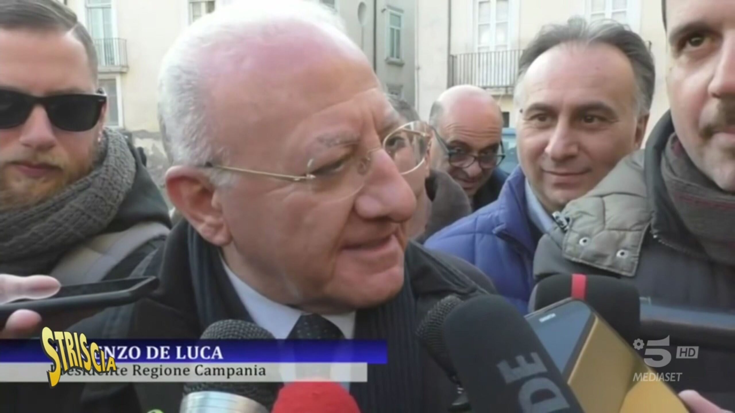 Vincenzo De Luca? Il suo sosia è una statua romana - Striscia la notizia