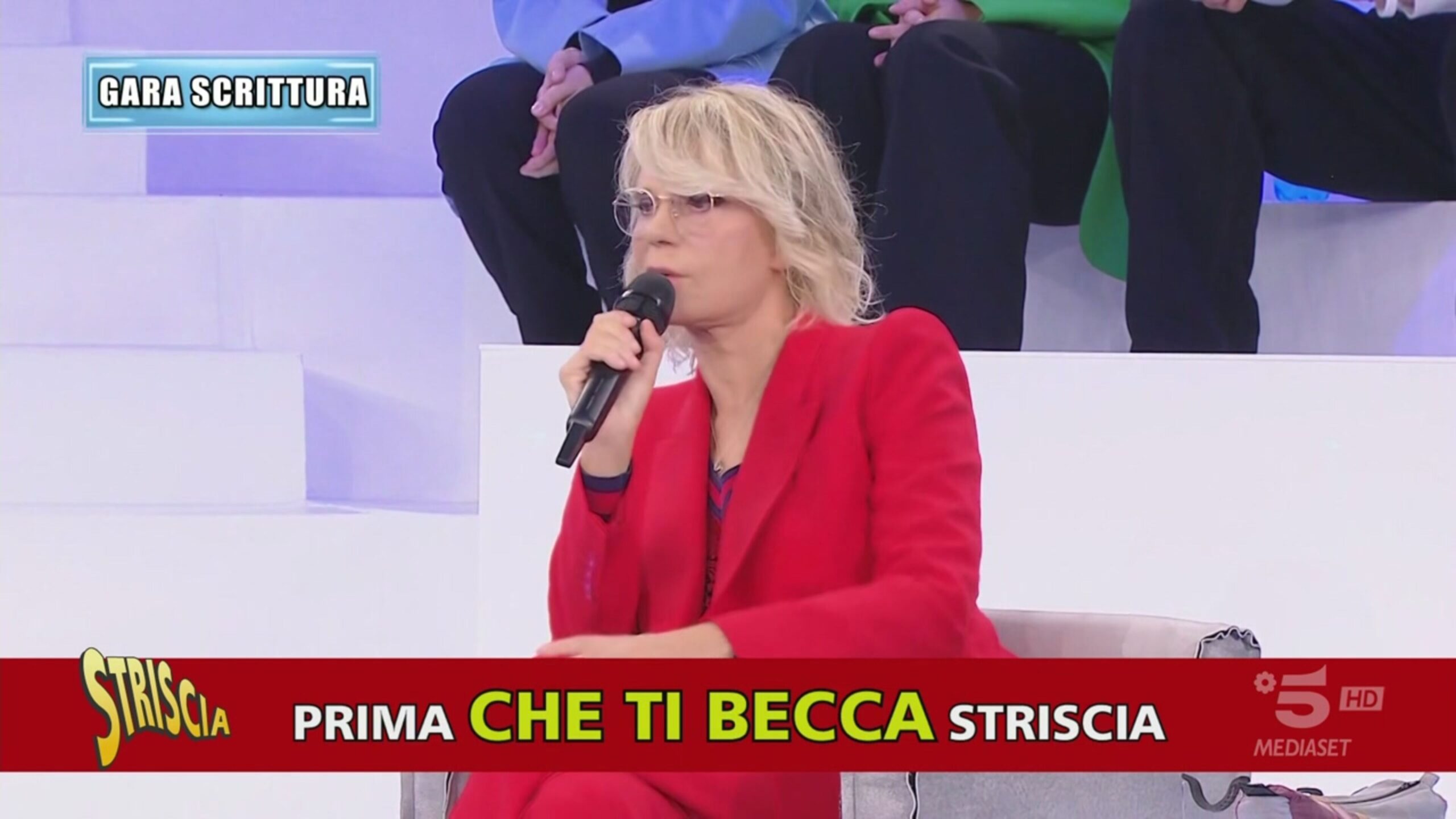Maria De Filippi e Beppe Grillo: che brividi col congiuntivo - Striscia ...