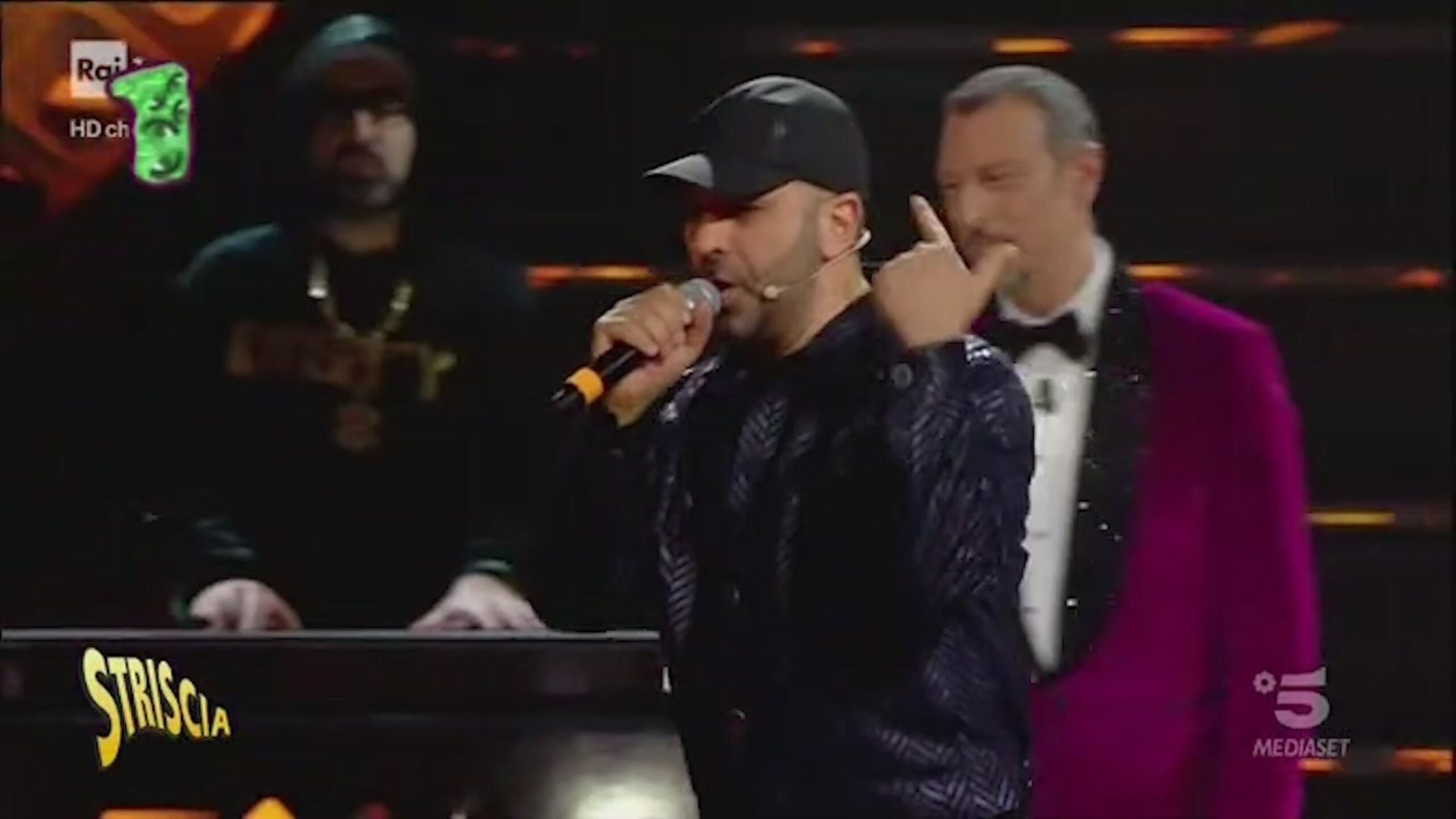 Quelle Mostruose risate in compagnia di Checco Zalone - Striscia la notizia