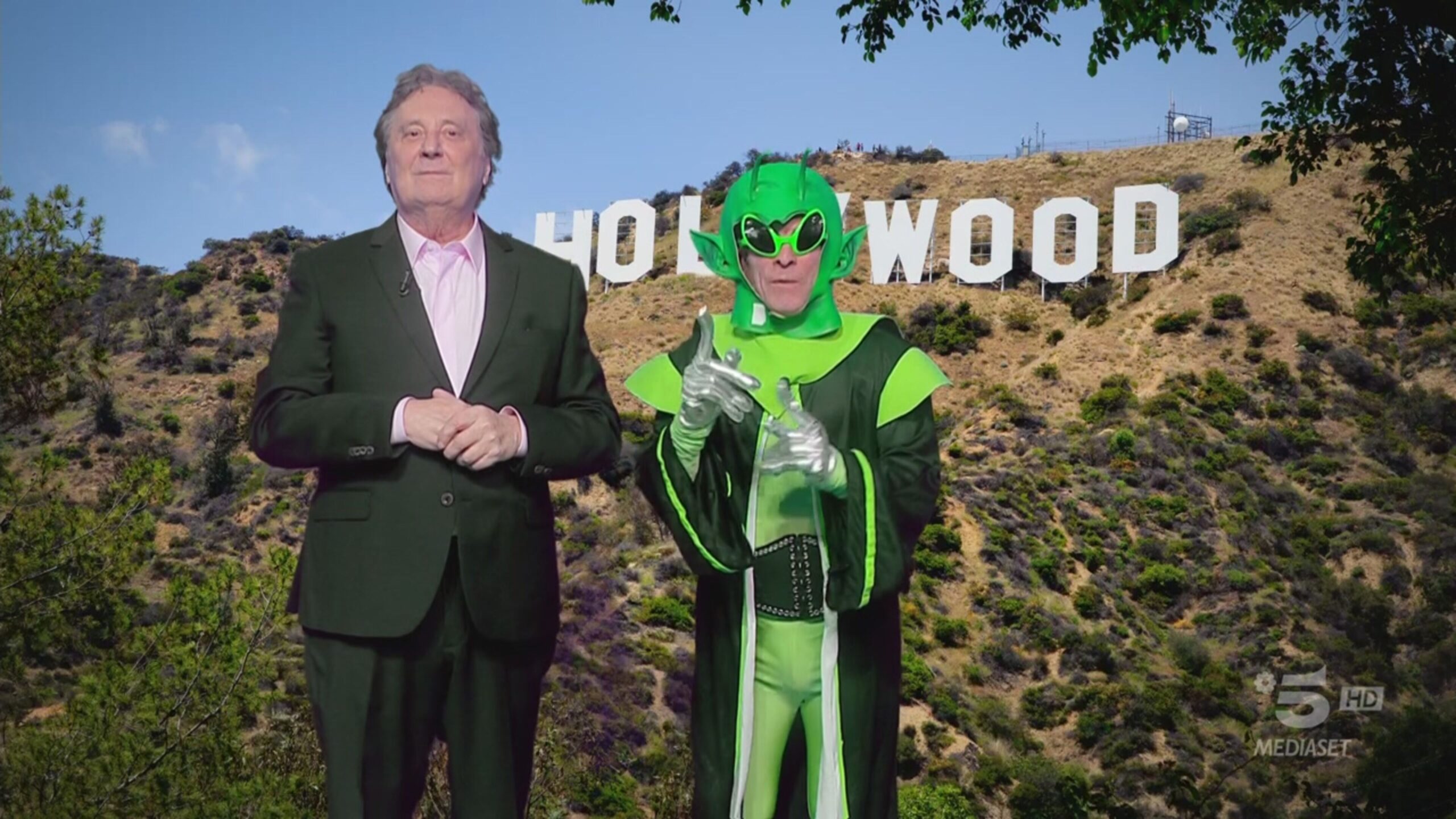 Enzino e l’extraterrestre (foggiano) - Striscia la notizia