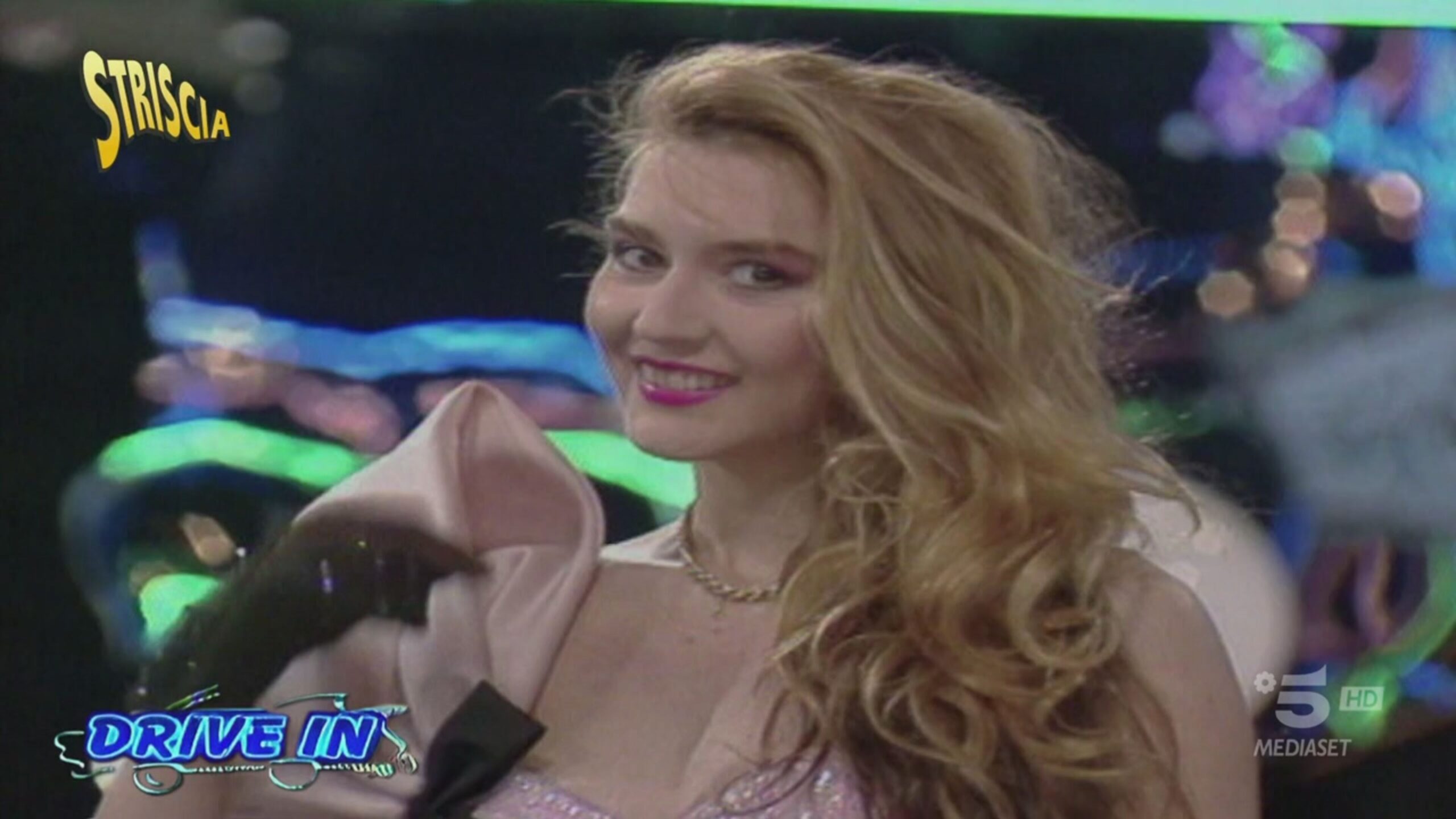 Protagonisti del “Drive In” a Striscia: Ambra Orfei - Striscia la notizia