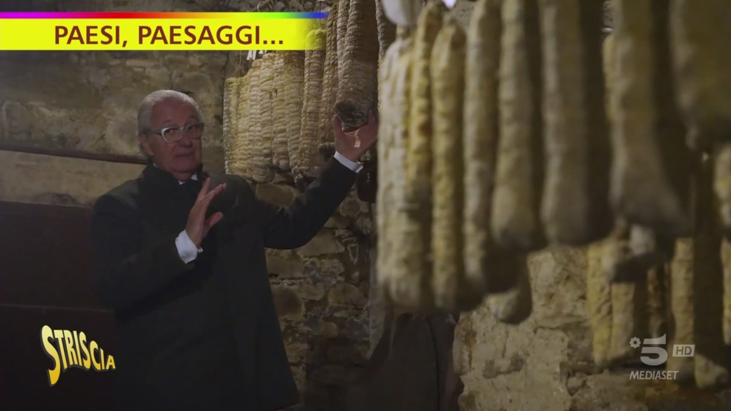 Davide Rampello e il Salame Nobile del Giarolo - Striscia la notizia