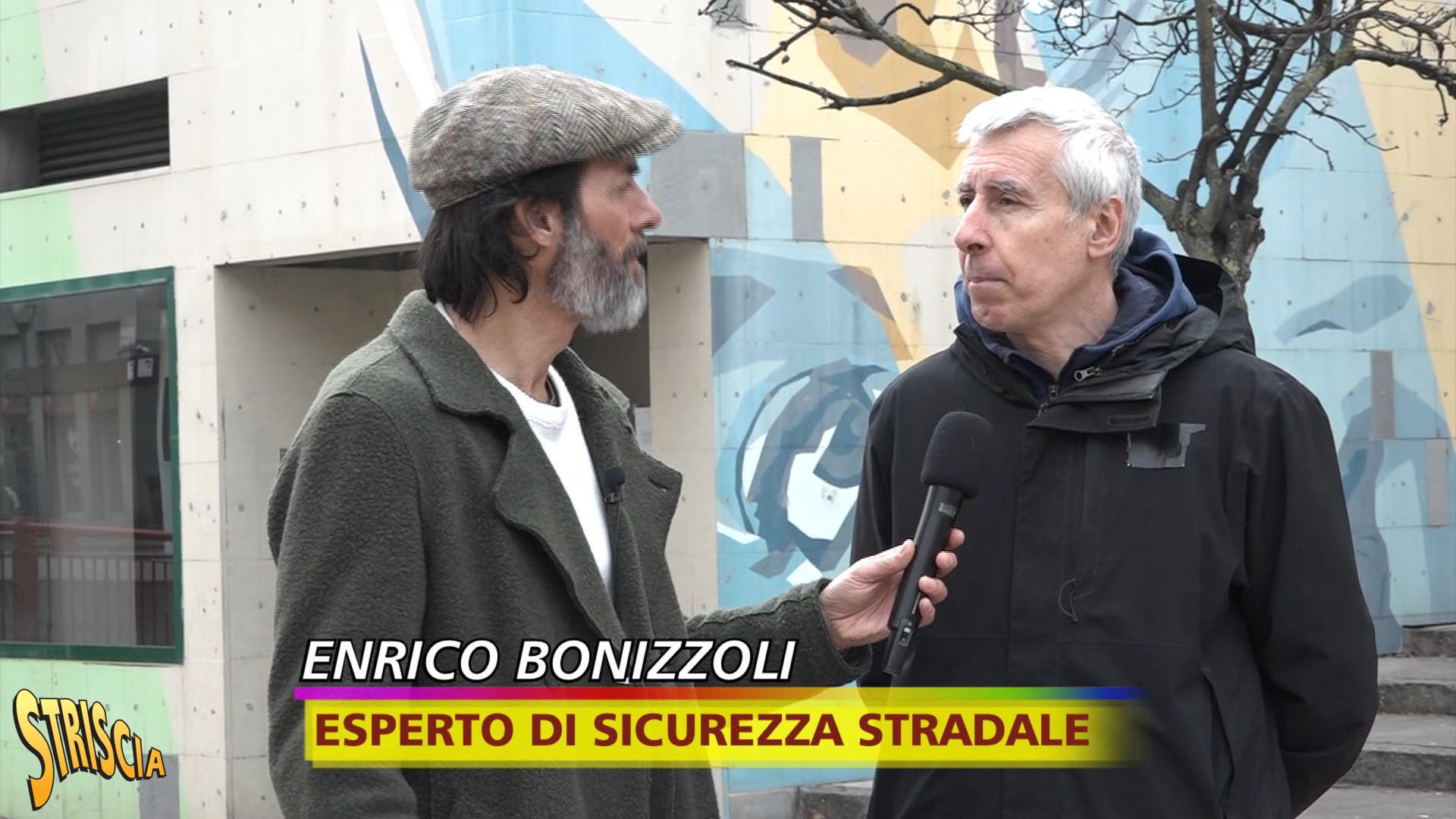 Stasera a Striscia, cartelli stradali fuori legge. Il 40% di quelli ...