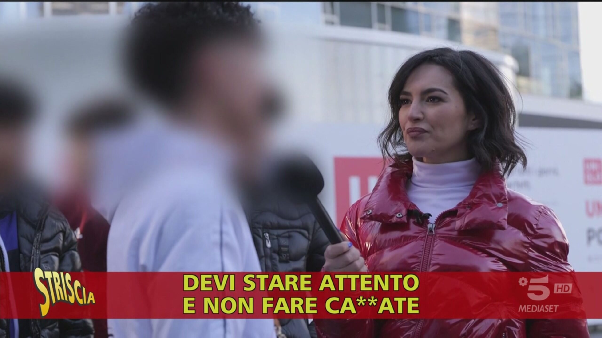 Milano, il fenomeno dei maranza tra armi, droga e risse - Striscia la ...