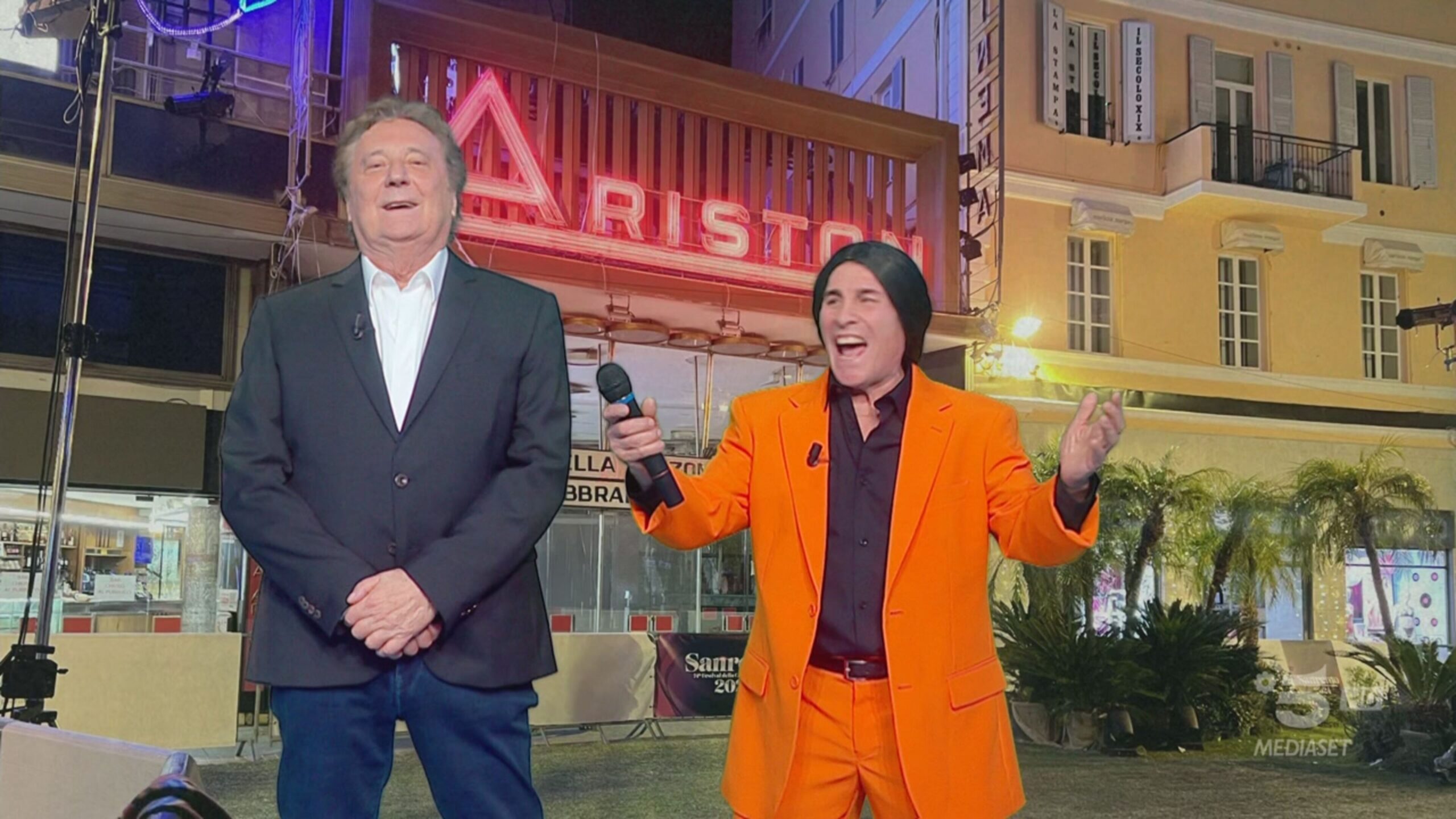 Sanremo, Enzino incontra Fiorello - Striscia la notizia