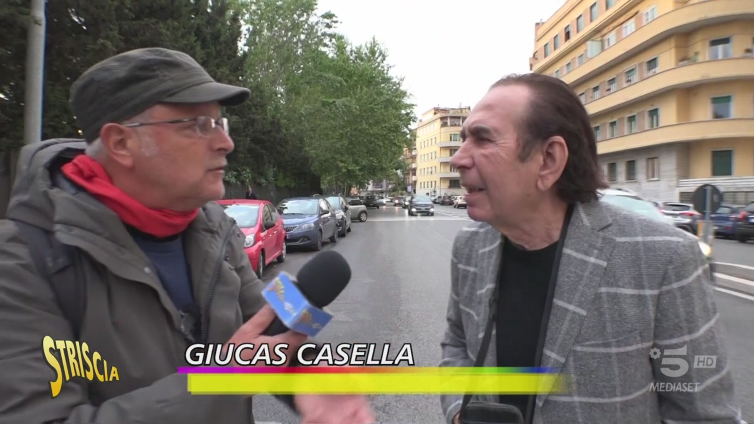 Enrico Lucci all’evento culturale dell’anno - Striscia la notizia