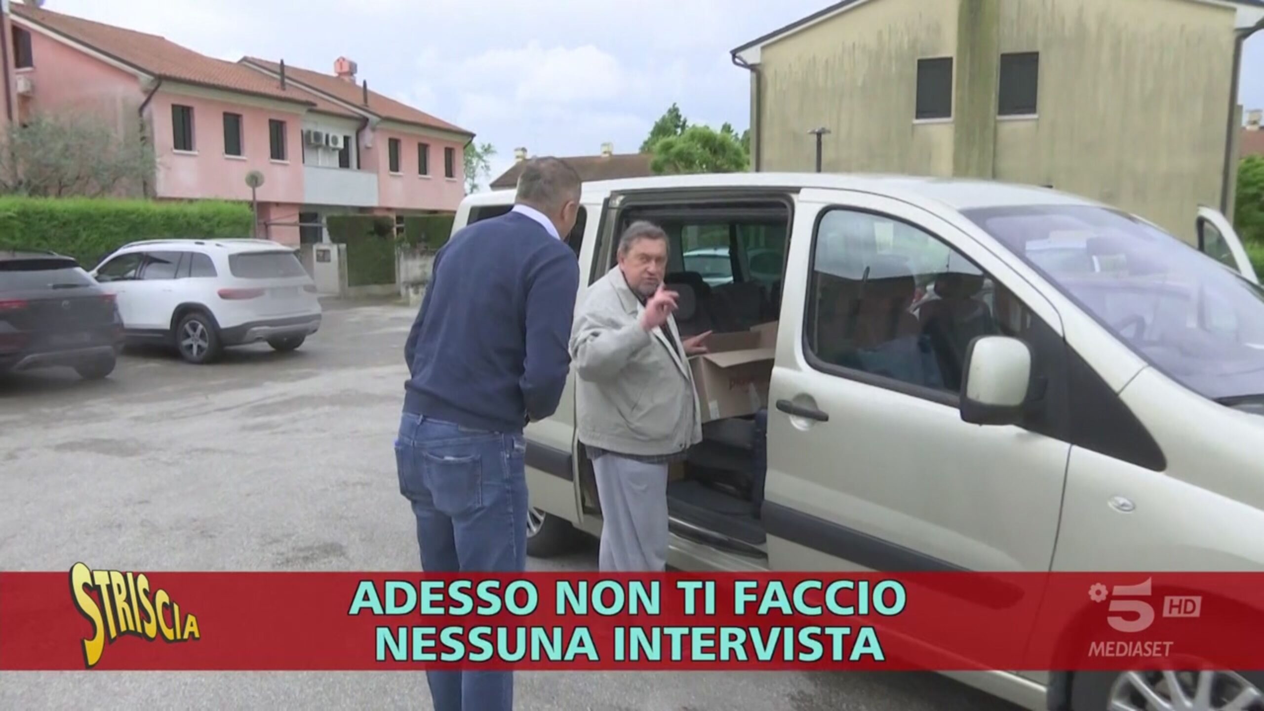 Investimenti in Romania, i clienti non vedono un soldo - Striscia la ...
