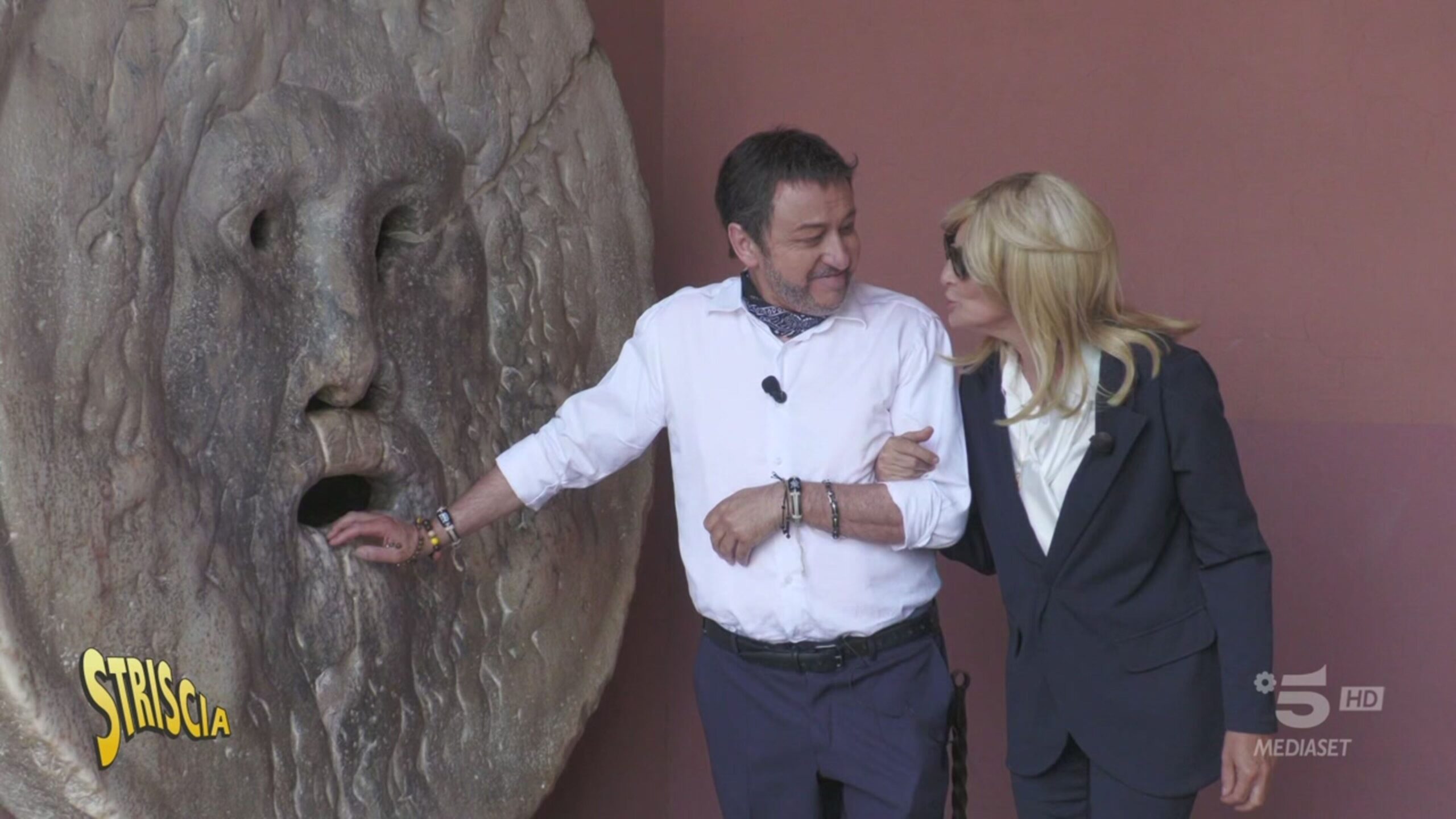 «Salvini fai Pen», si dice così in Francia? - Striscia la notizia