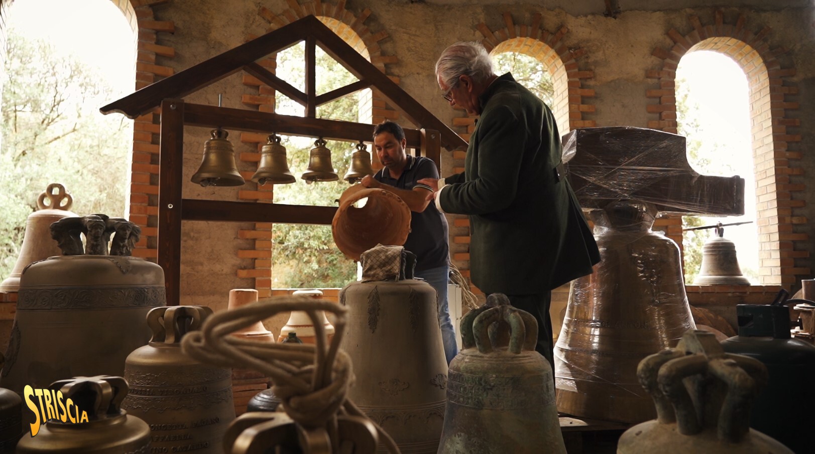 Stasera a Striscia: Davide Rampello e le antiche fonderie di campane a ...