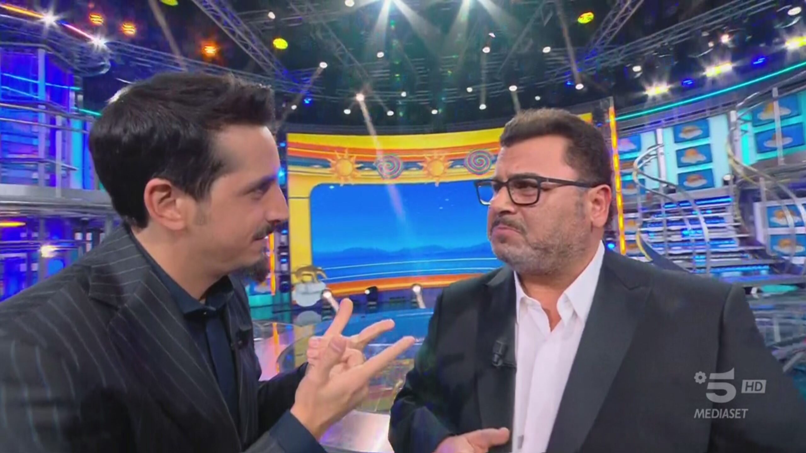 Paolo Bonolis e il fantasma burlone - Striscia la notizia