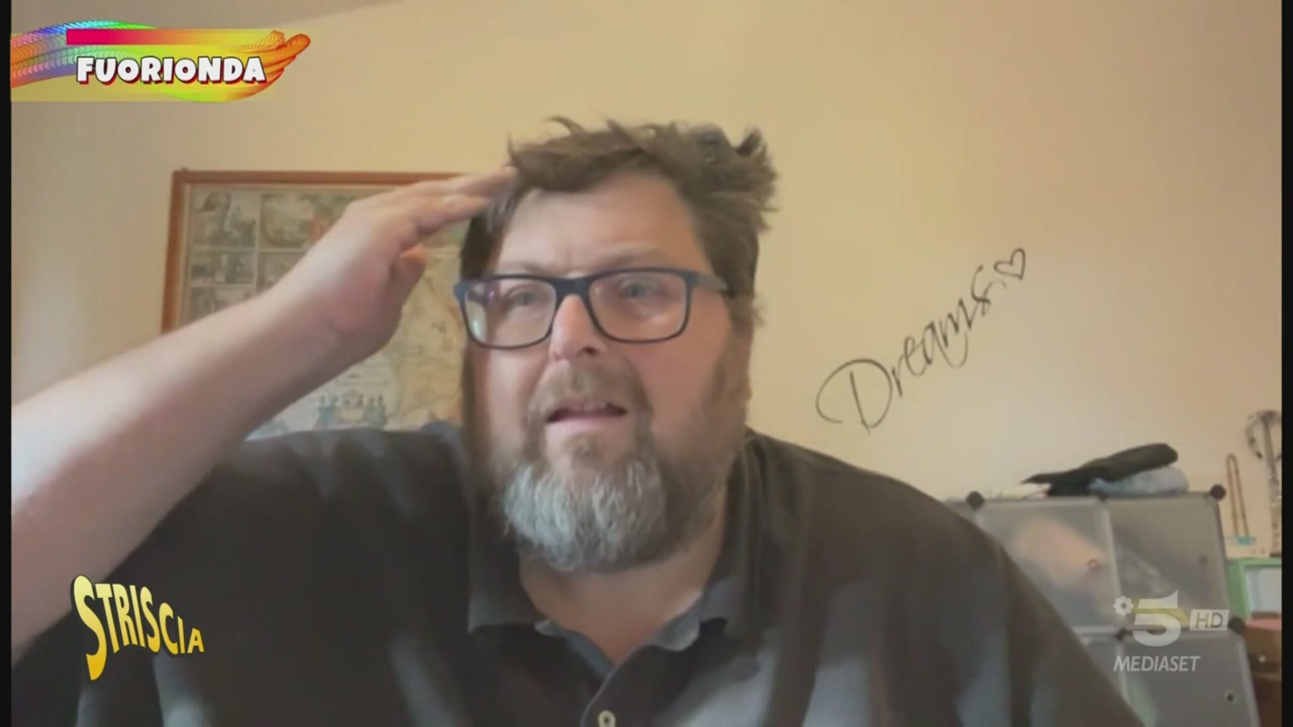 Quando la piega dei capelli è auto-prodotta: l’esclusivo fuorionda di ...