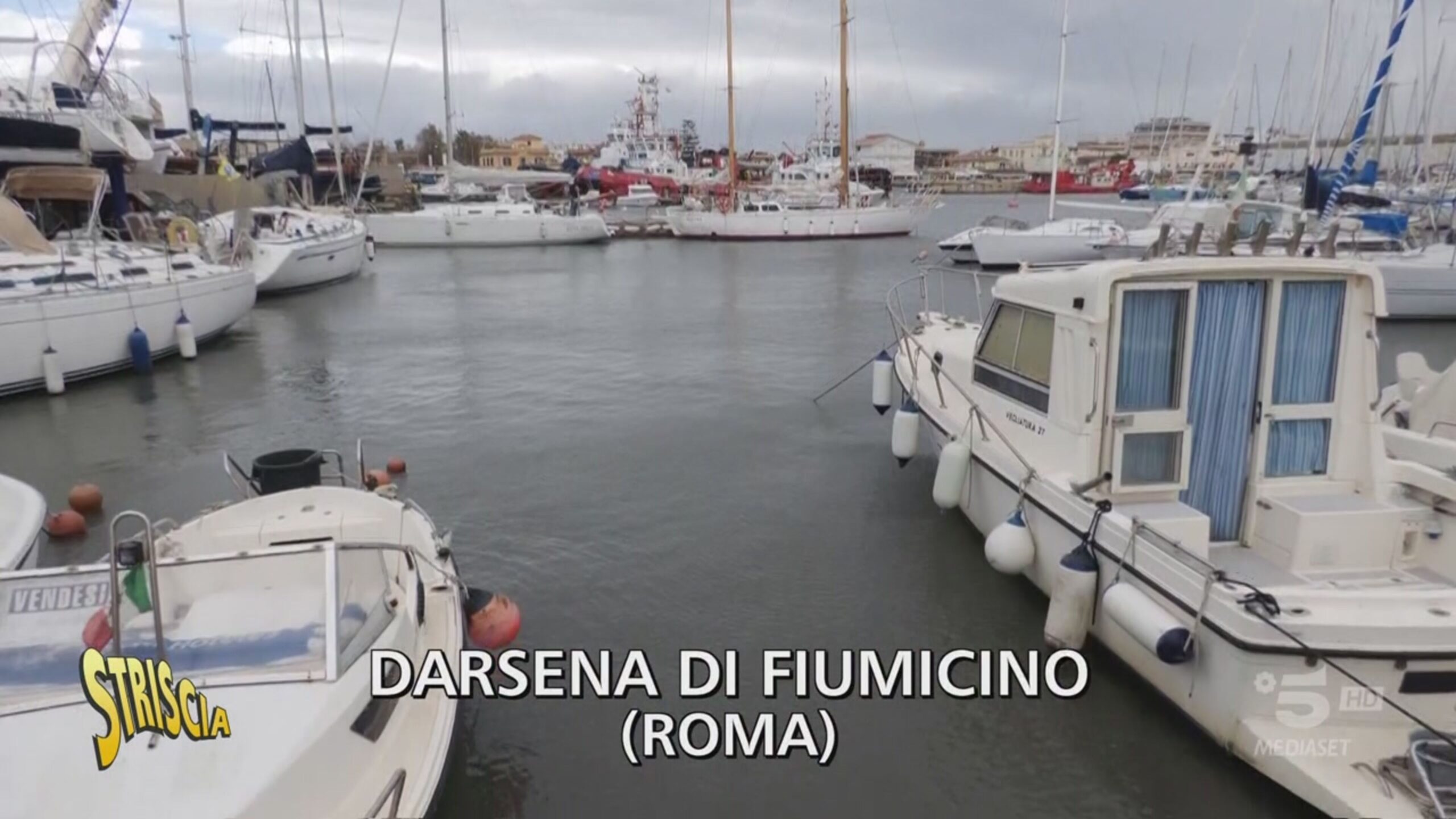 La Darsena di Fiumicino è stata finalmente ripulita - Striscia la notizia