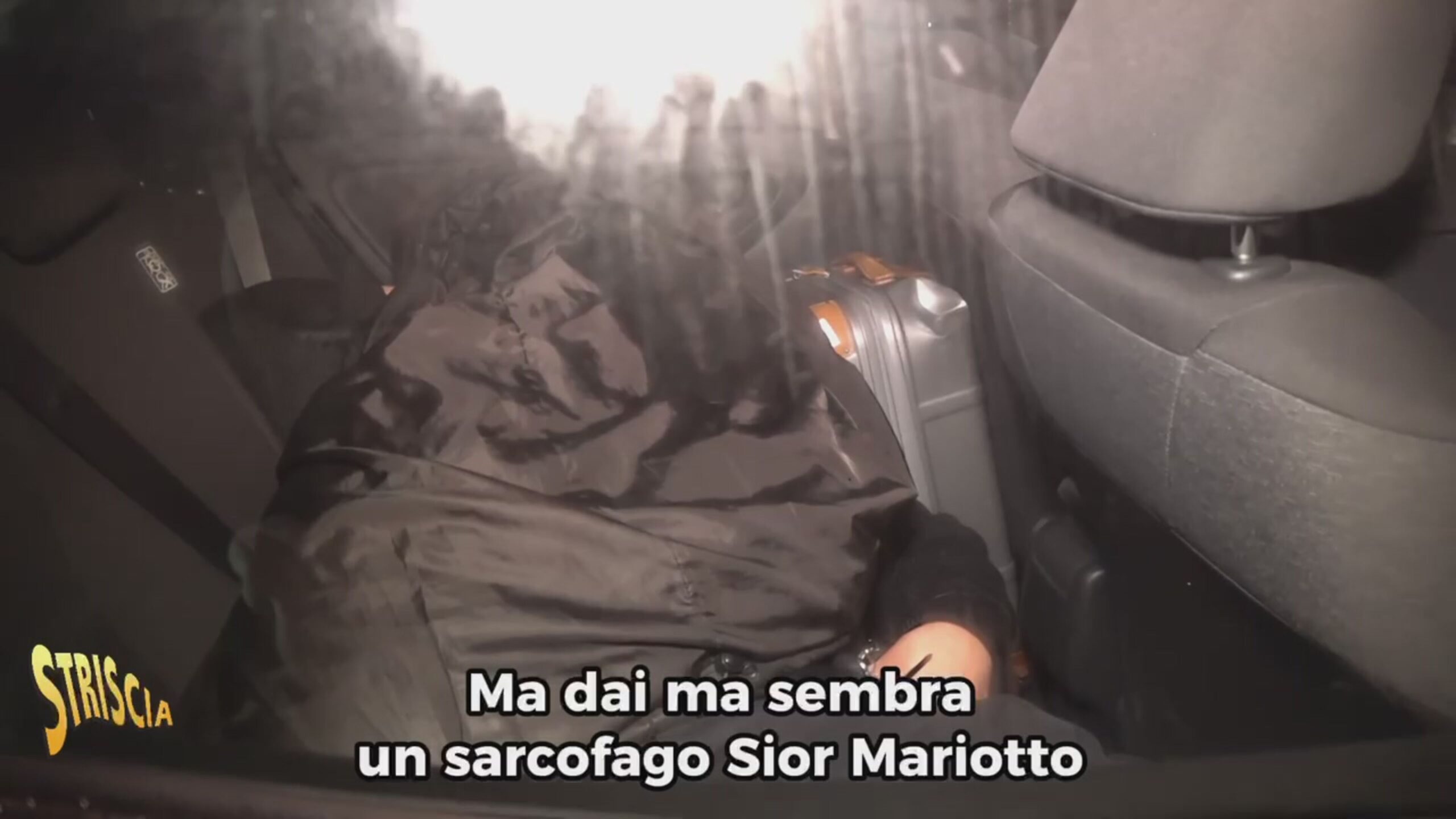 Stasera a Striscia la notizia le immagini del movimentato Tapiro d’oro ...
