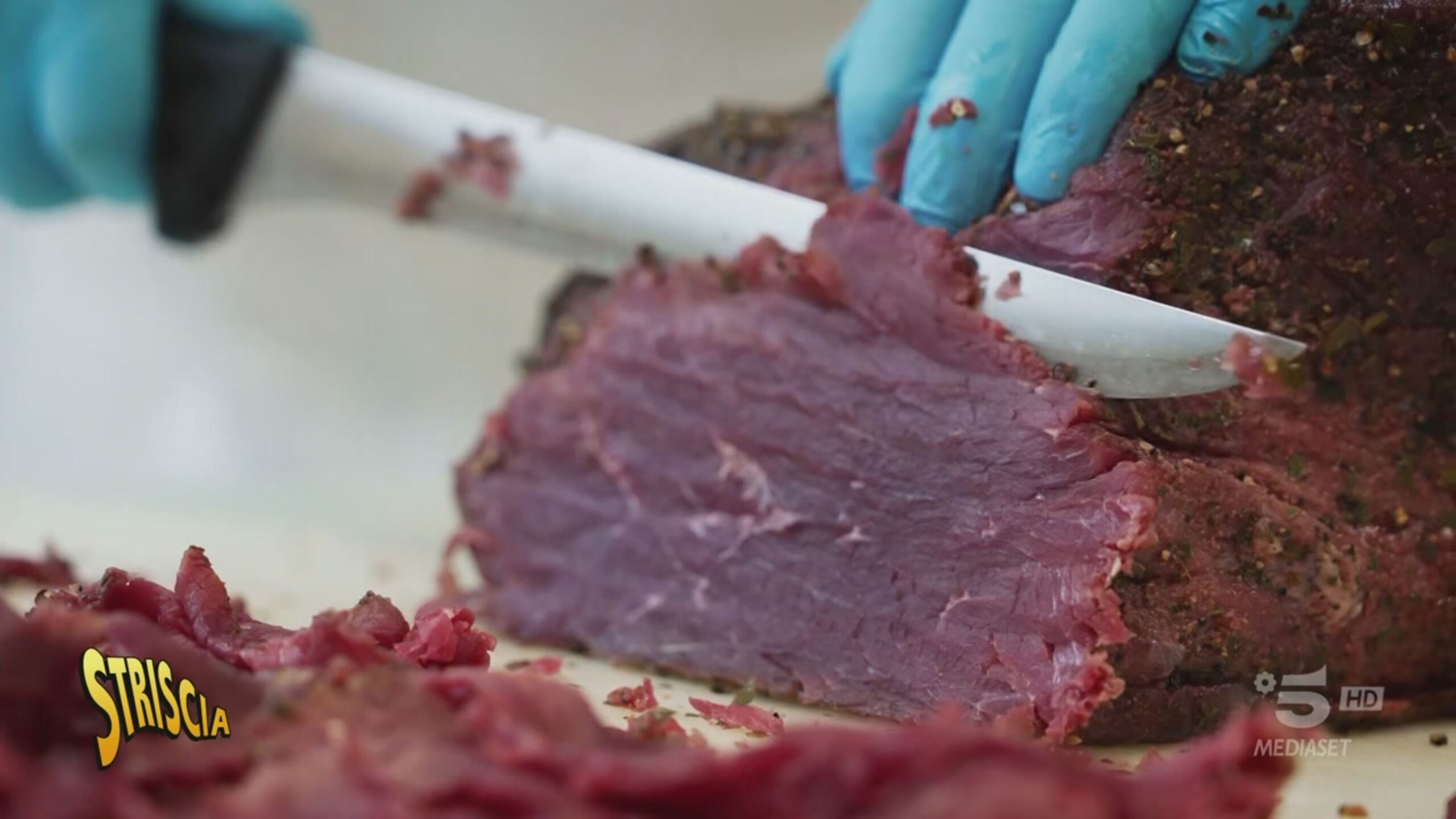 Davide Rampello e la carne salada del Trentino - Striscia la notizia