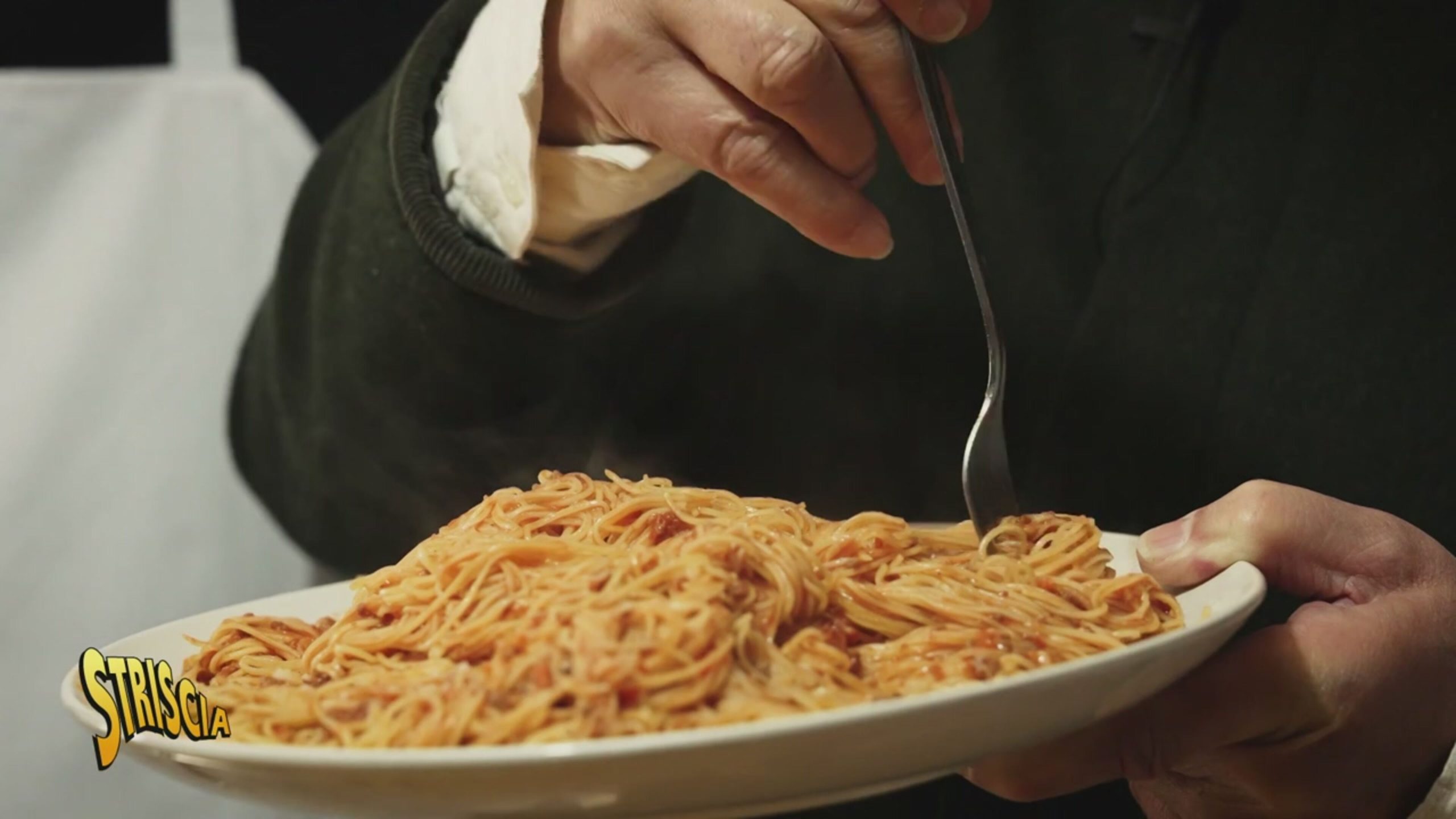 Davide Rampello e la “Pasta di Campofilone” - Striscia la notizia