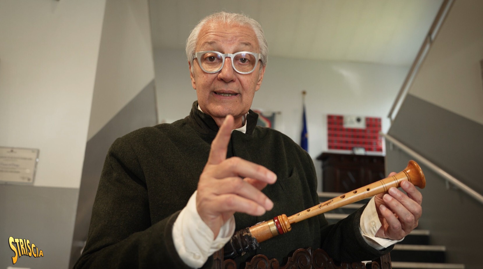 Davide Rampello e la musica del baghèt. Oggi a Striscia - Striscia la ...