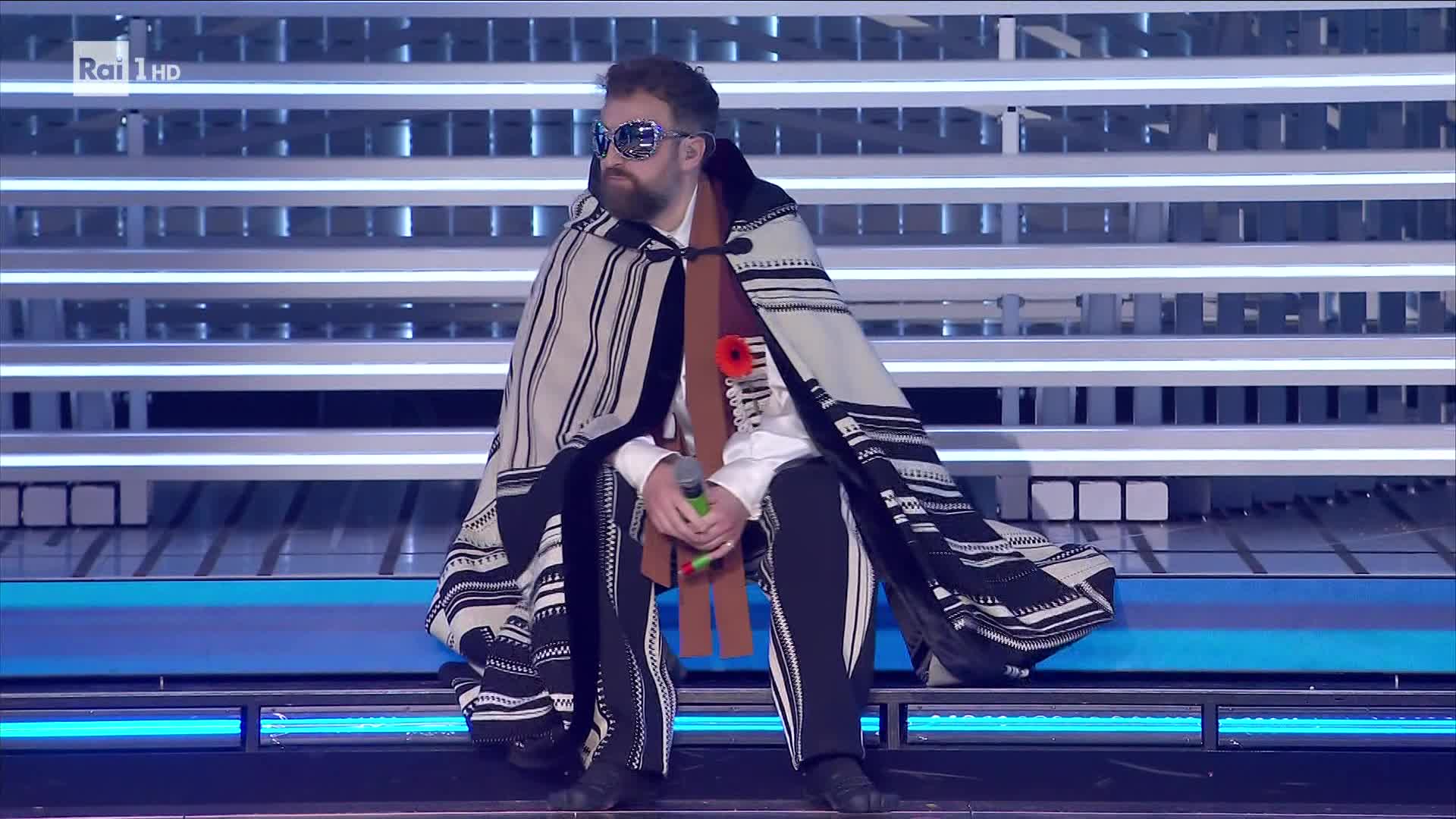 Dargen D’Amico, dall’eclettica “AI AI” al Tapiro di Striscia per il ...